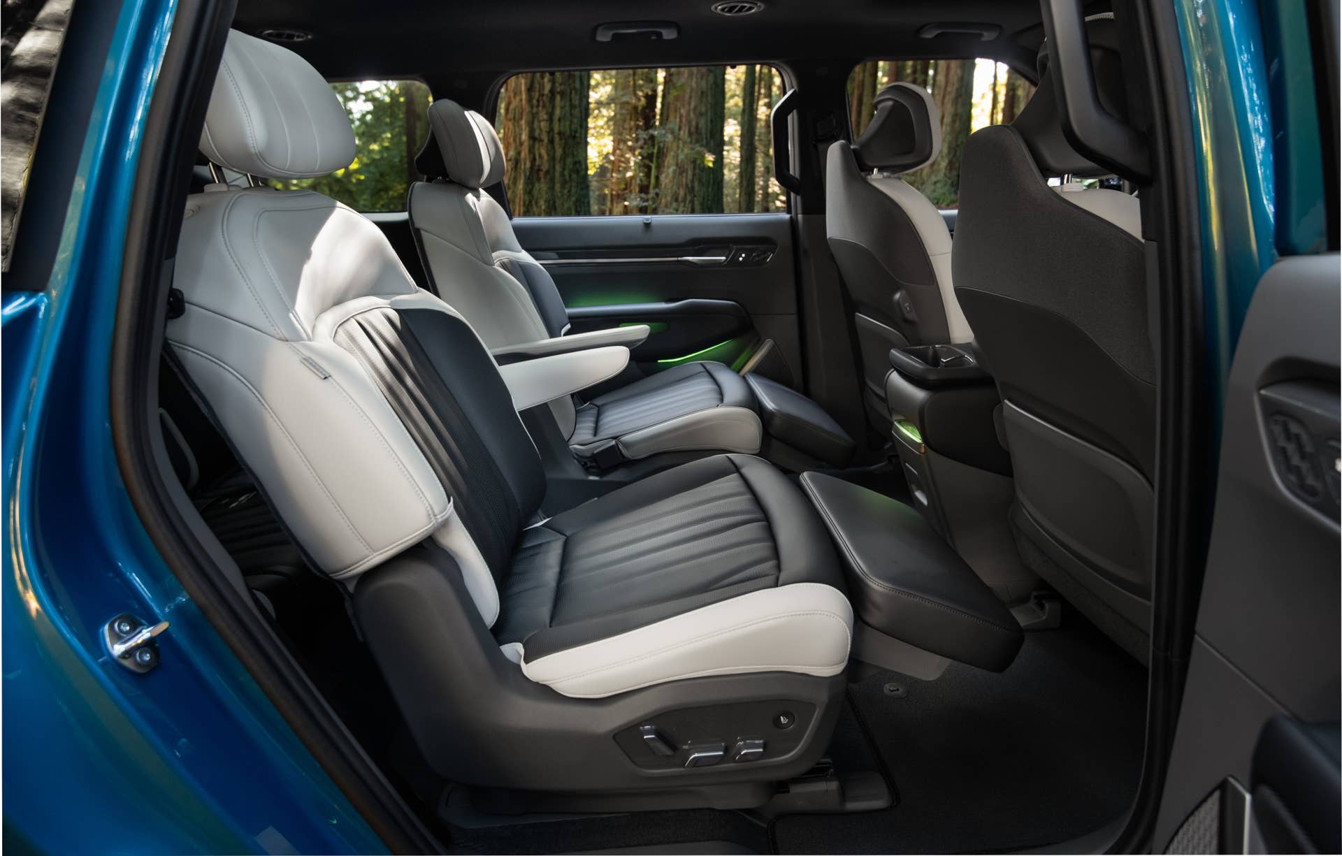 7 Cars and SUVs with the Most 2nd Row Legroom - Autoblog