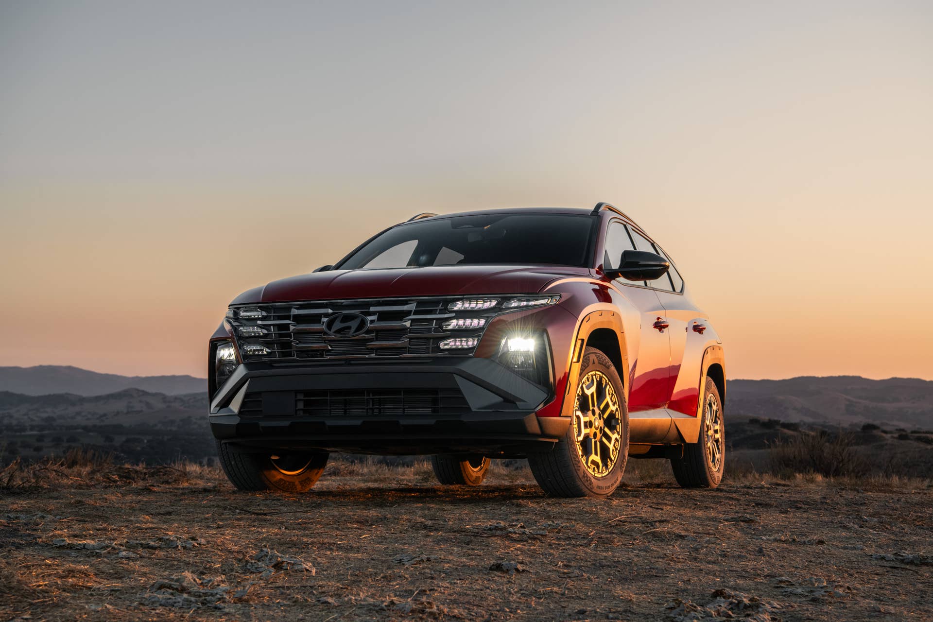 2025 Hyundai Tucson XRT vs 2025 Honda CR-V TrailSport: Off-Road ...