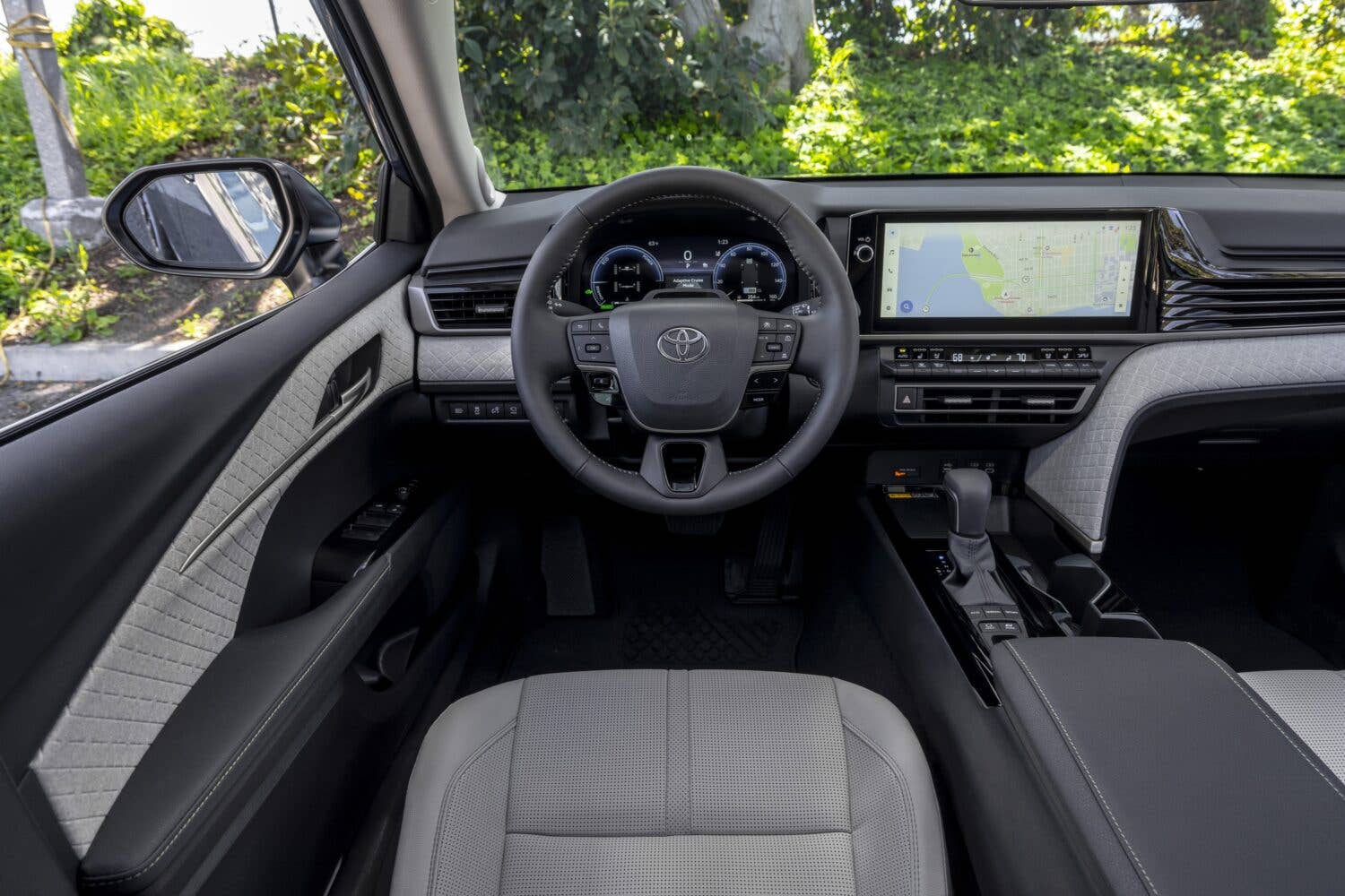 Prius Vs. Camry: Same Price, But What's The Better Toyota Hybrid ...