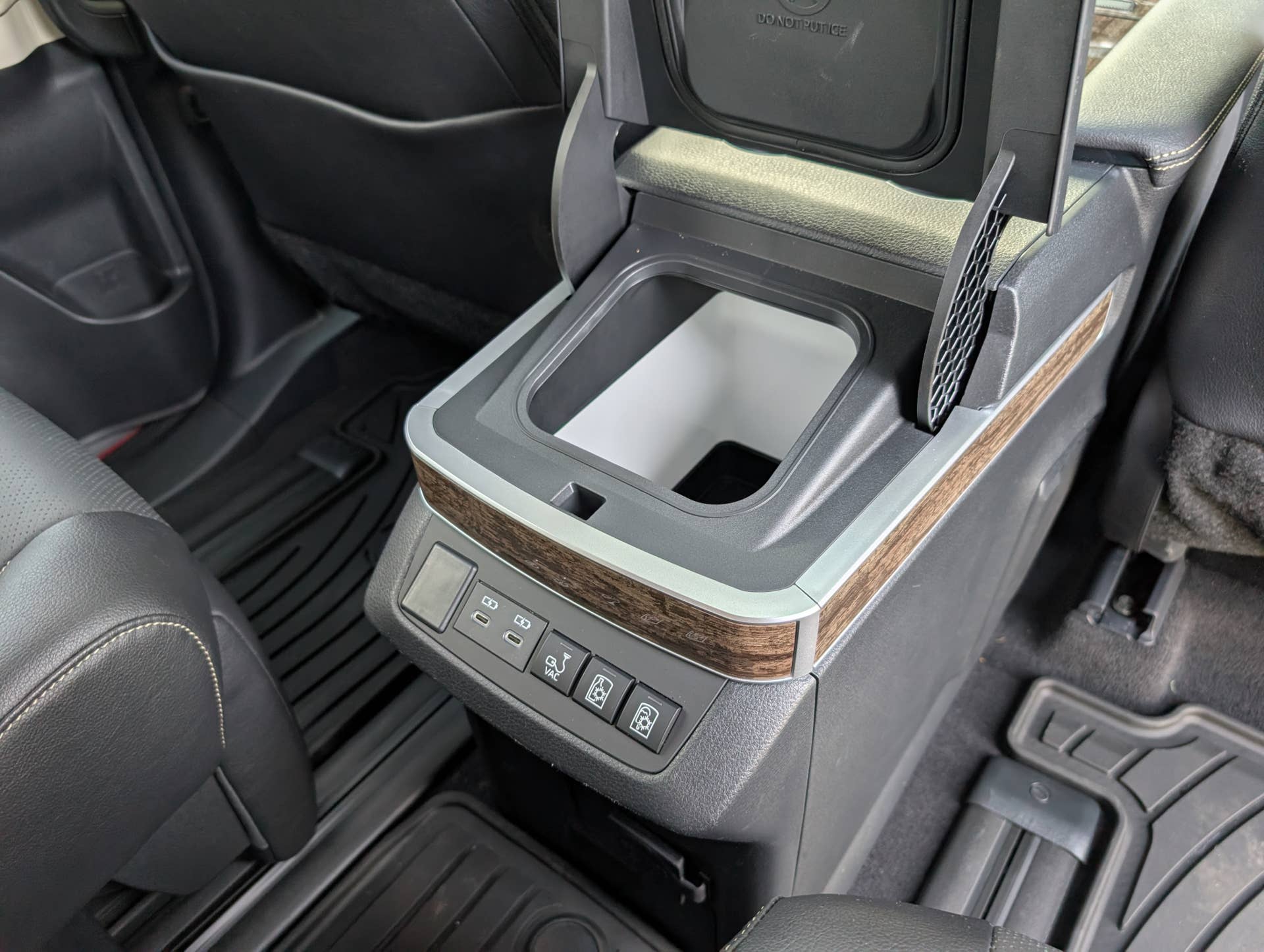 Toyota Sienna vs Kia Carnival: Minivan Hybrids Head-to-Head - Autoblog