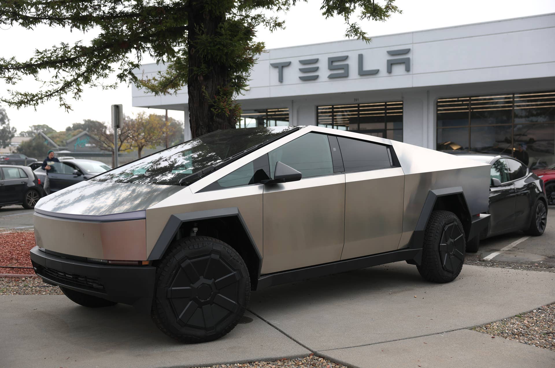 Tesla Calls Cybertruck Wrap & Magnets as "Damage" in Trade-In Dispute ...
