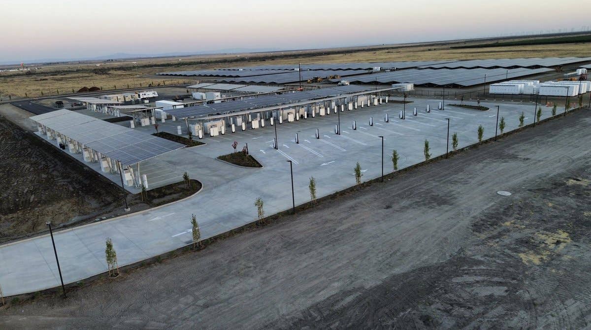 Tesla Opens Massive Off-Grid Supercharger Oasis in California - Autoblog