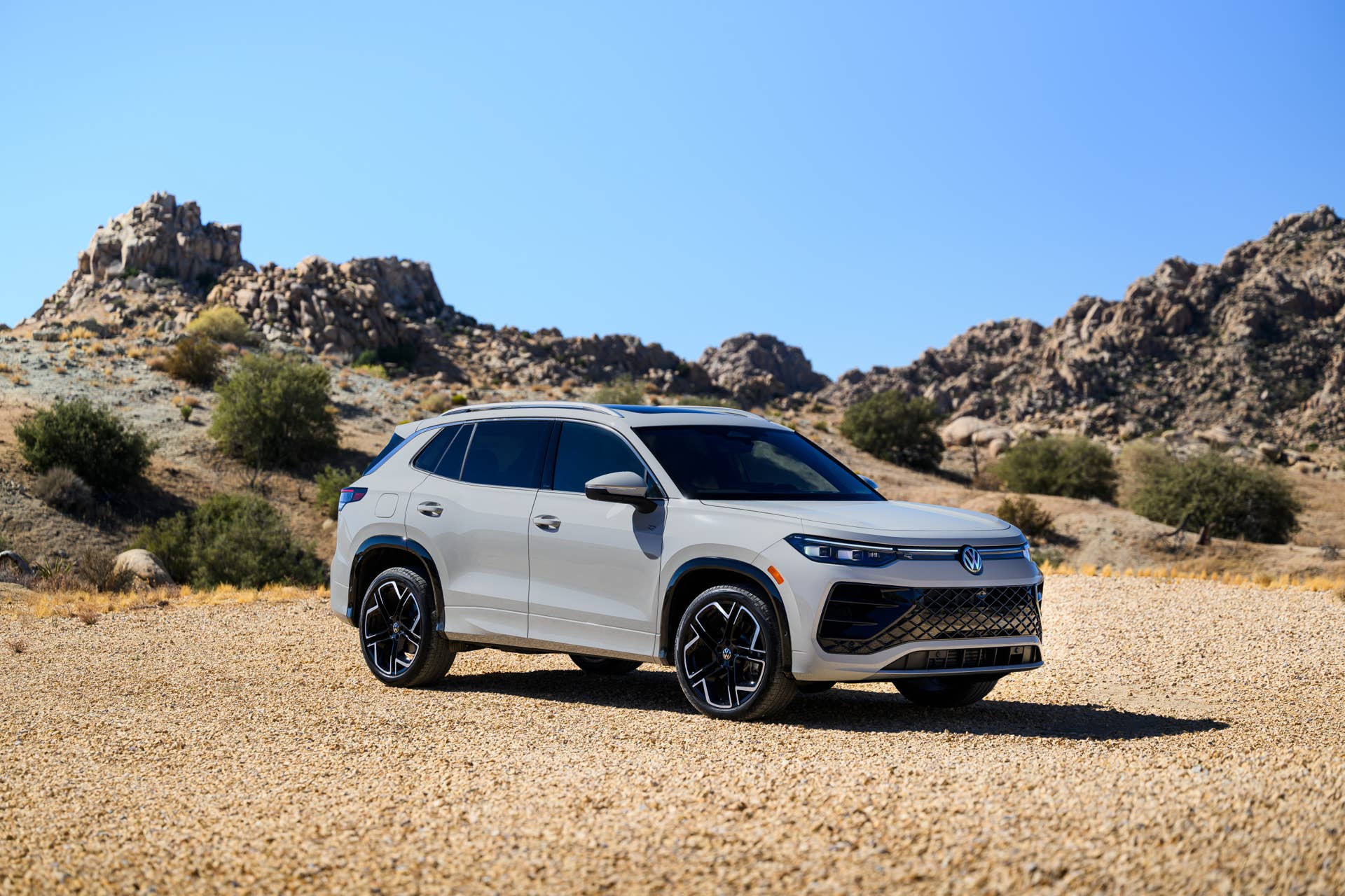 2025 Chevrolet Equinox vs Volkswagen Tiguan: New Generations Collide ...