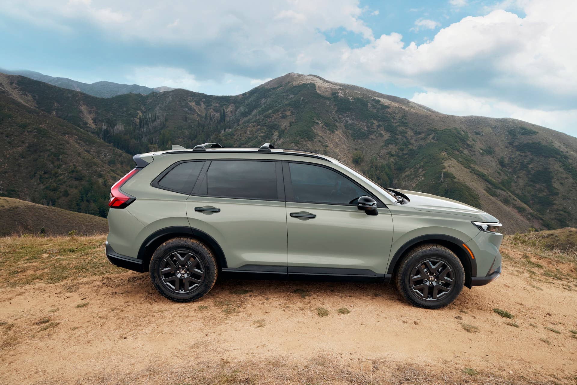 2025 Hyundai Tucson XRT vs 2025 Honda CR-V TrailSport: Off-Road ...