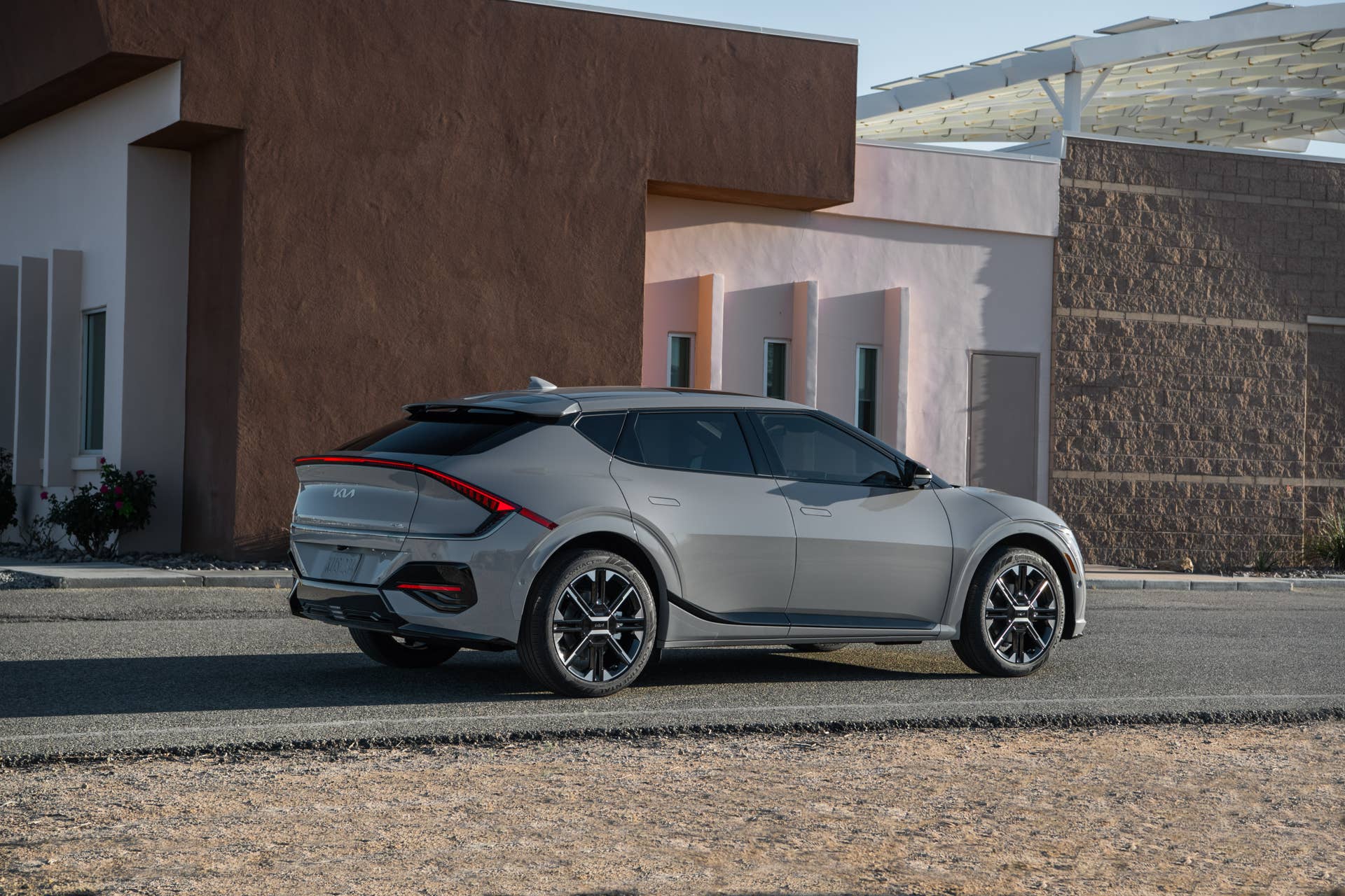 Kia Slashes EV6 Price by $6,000, Undercuts Tesla Model Y - Autoblog