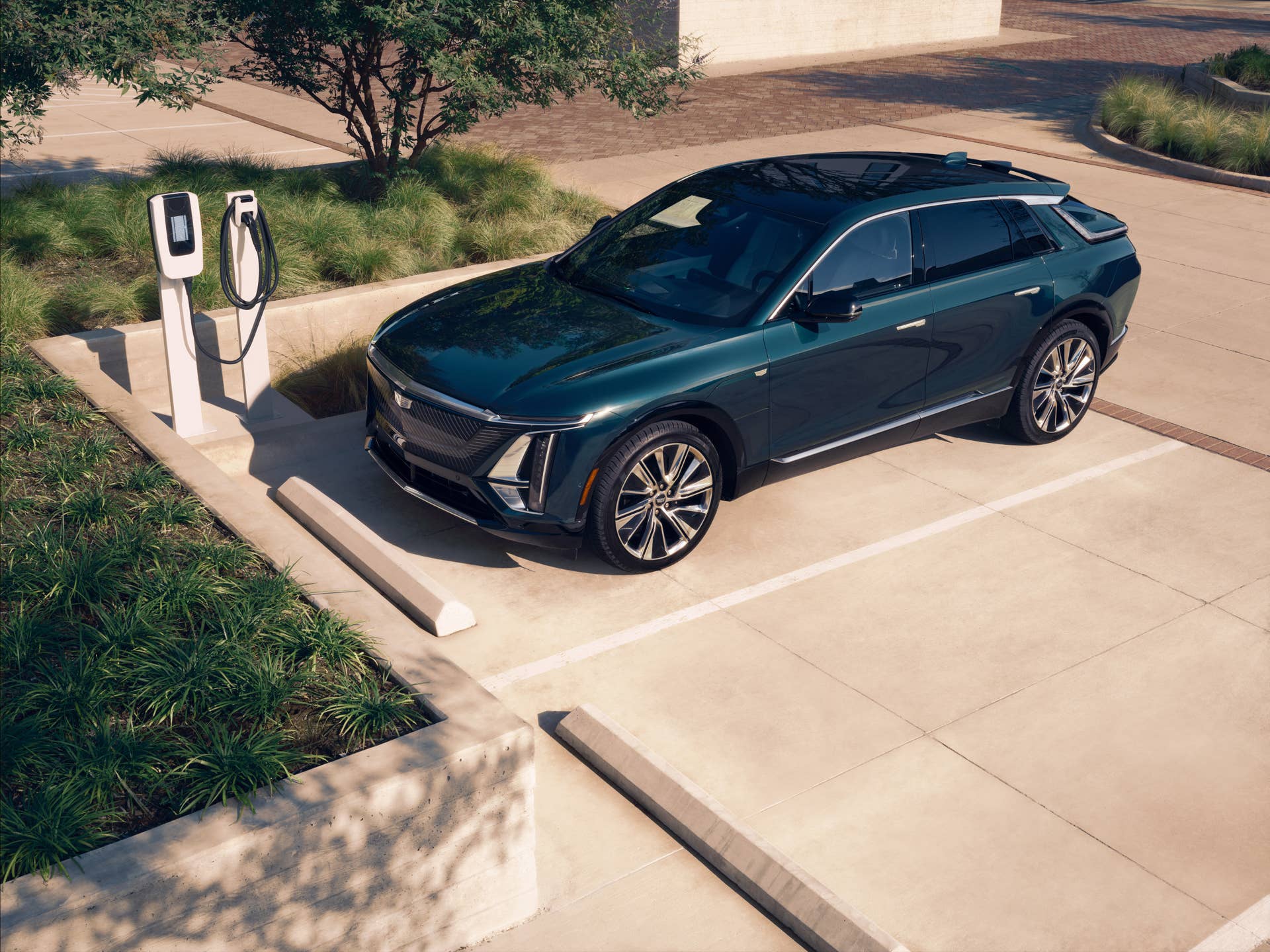 Leasing a 2026 Cadillac Lyriq Gets Easier This November - Autoblog