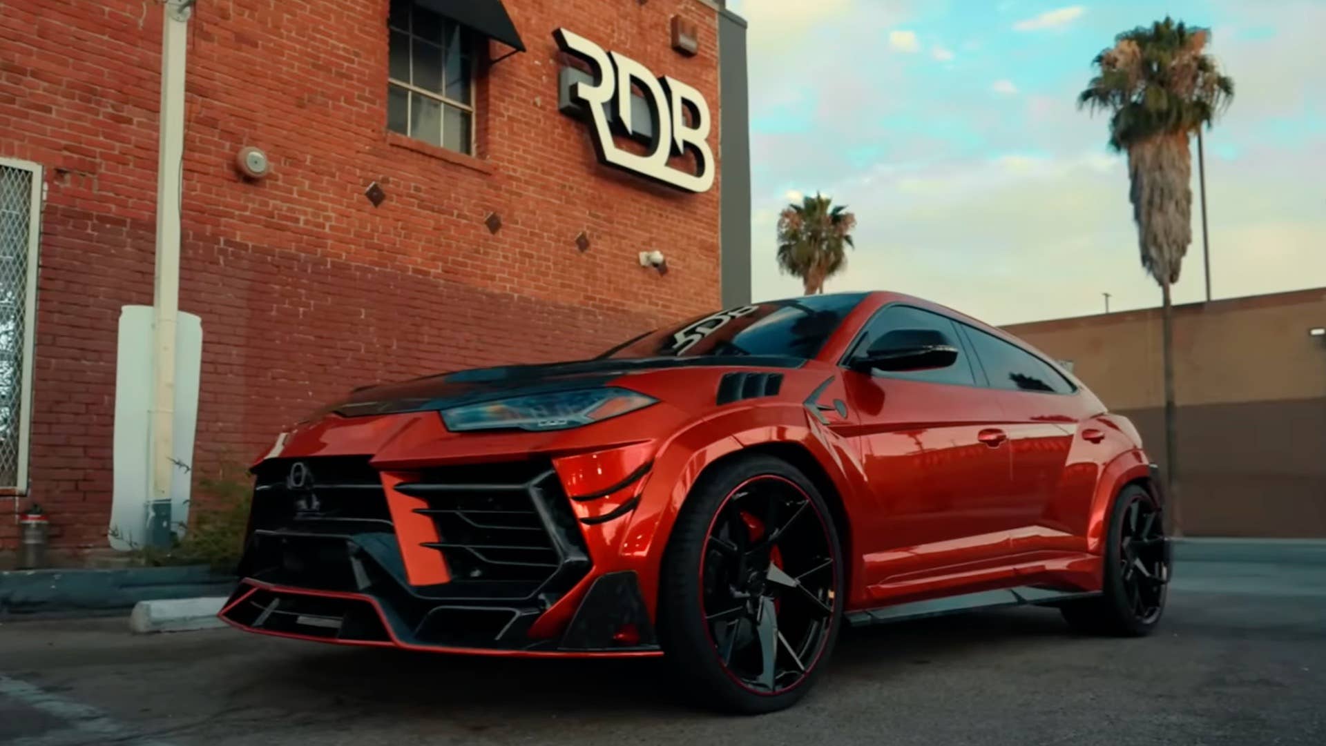 Mansory’s 900-HP Lamborghini Urus Hits U.S. With Extreme Carbon ...