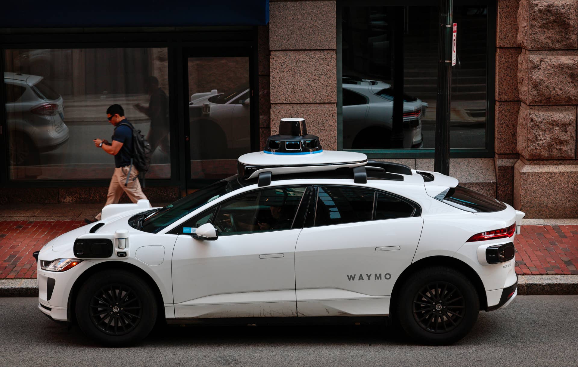 Waymo’s Driverless Cars Can Now Drive Themselves on Highways - Autoblog