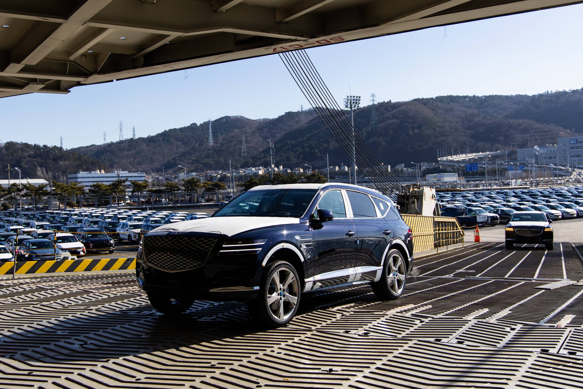 Luxury Cars Stuck at Sea Because of Middle East Conflict - Autoblog