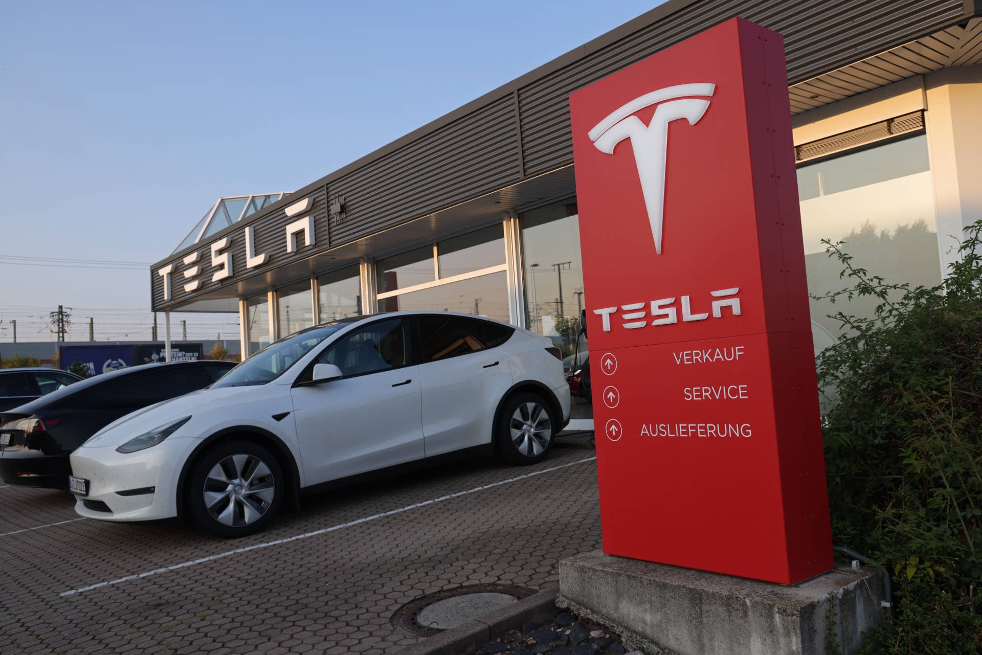 Tesla Autopilot Lawsuits Escalate As Lawyer Behind $243M Verdict Preps ...