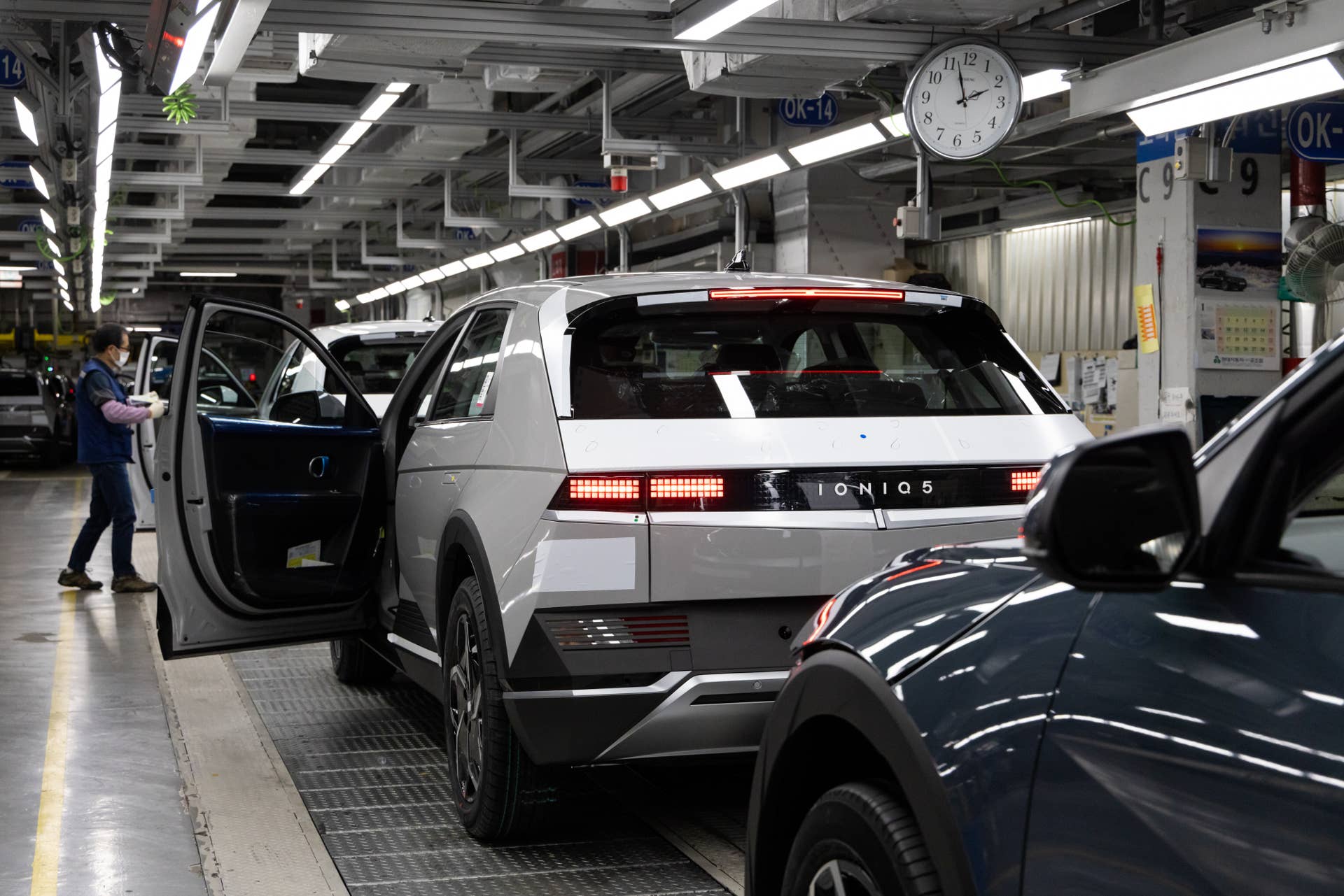 Hyundai Factory Workers Launch Strike Over Hours & Pay Disputes - Autoblog