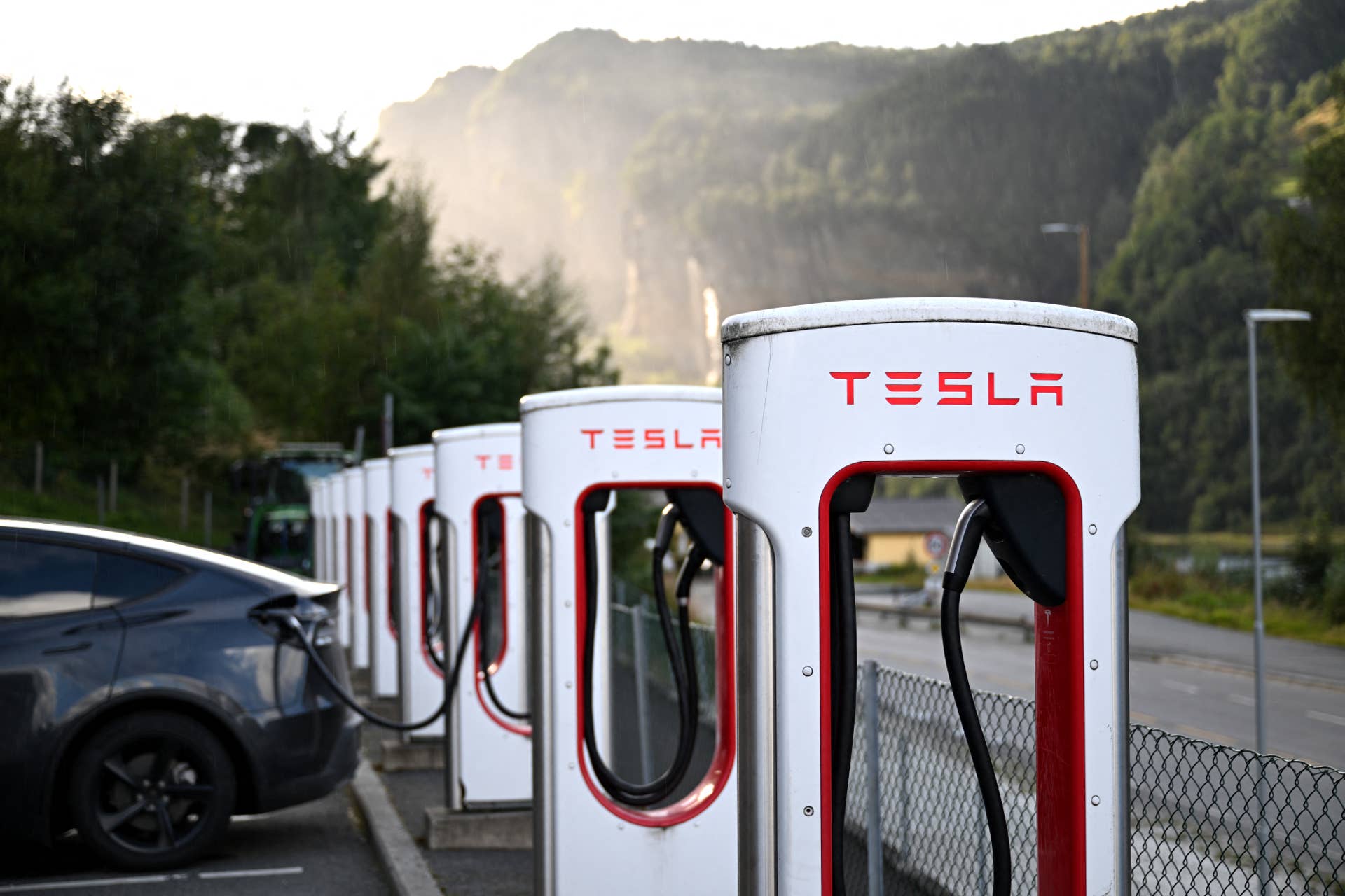 U.S. Senators Demand Tesla FSD Investigation Over Rail Crossing Safety ...