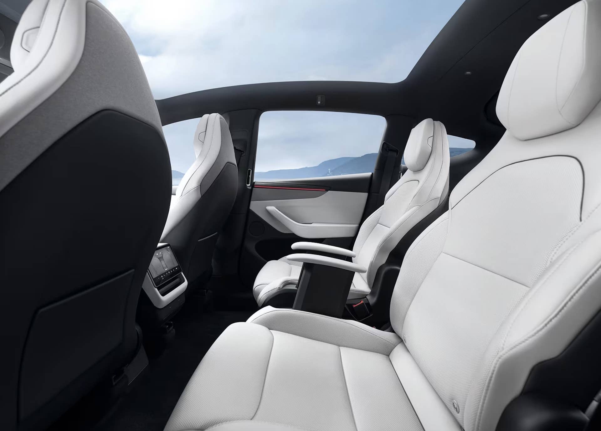 Tesla Model Y L Debuts With Bigger Body And Unexpected Luxury Features ...