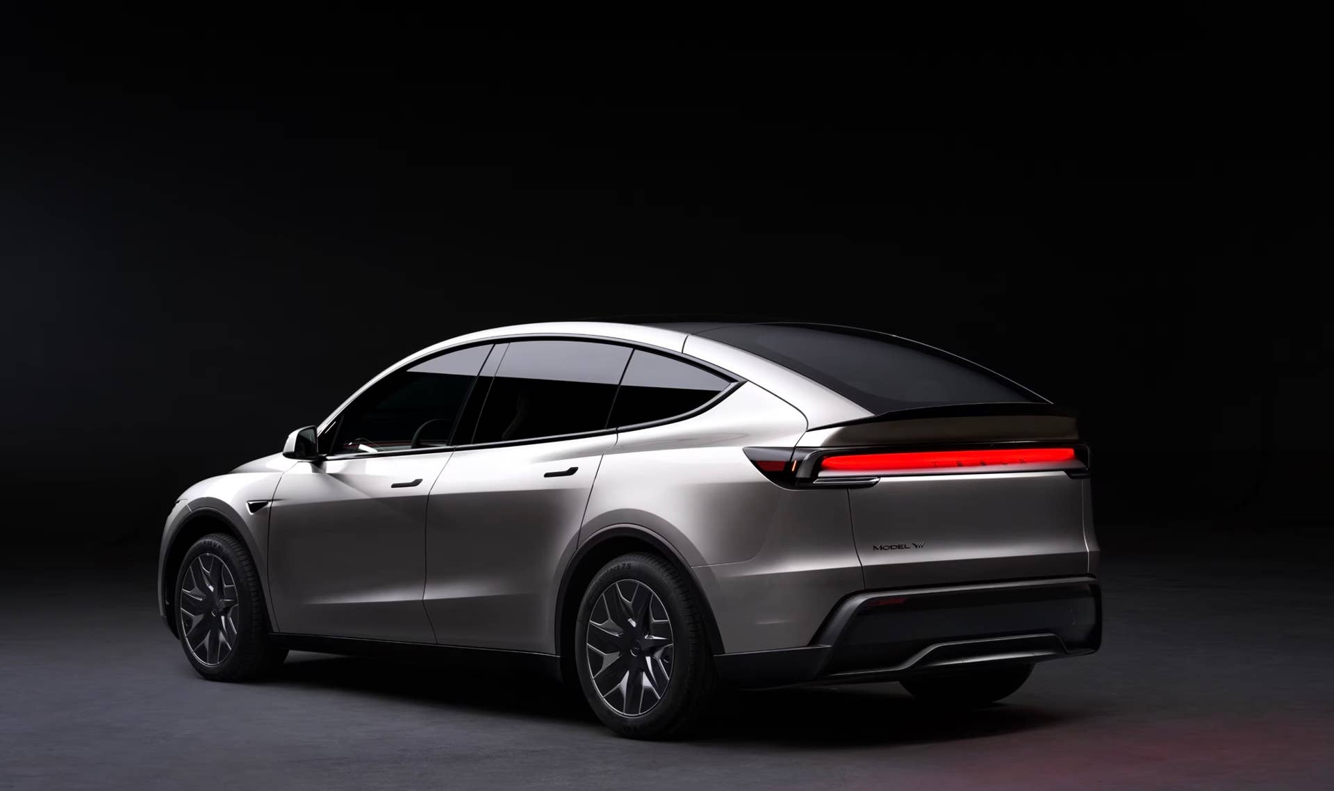 Tesla Model Y L Debuts With Bigger Body And Unexpected Luxury Features ...