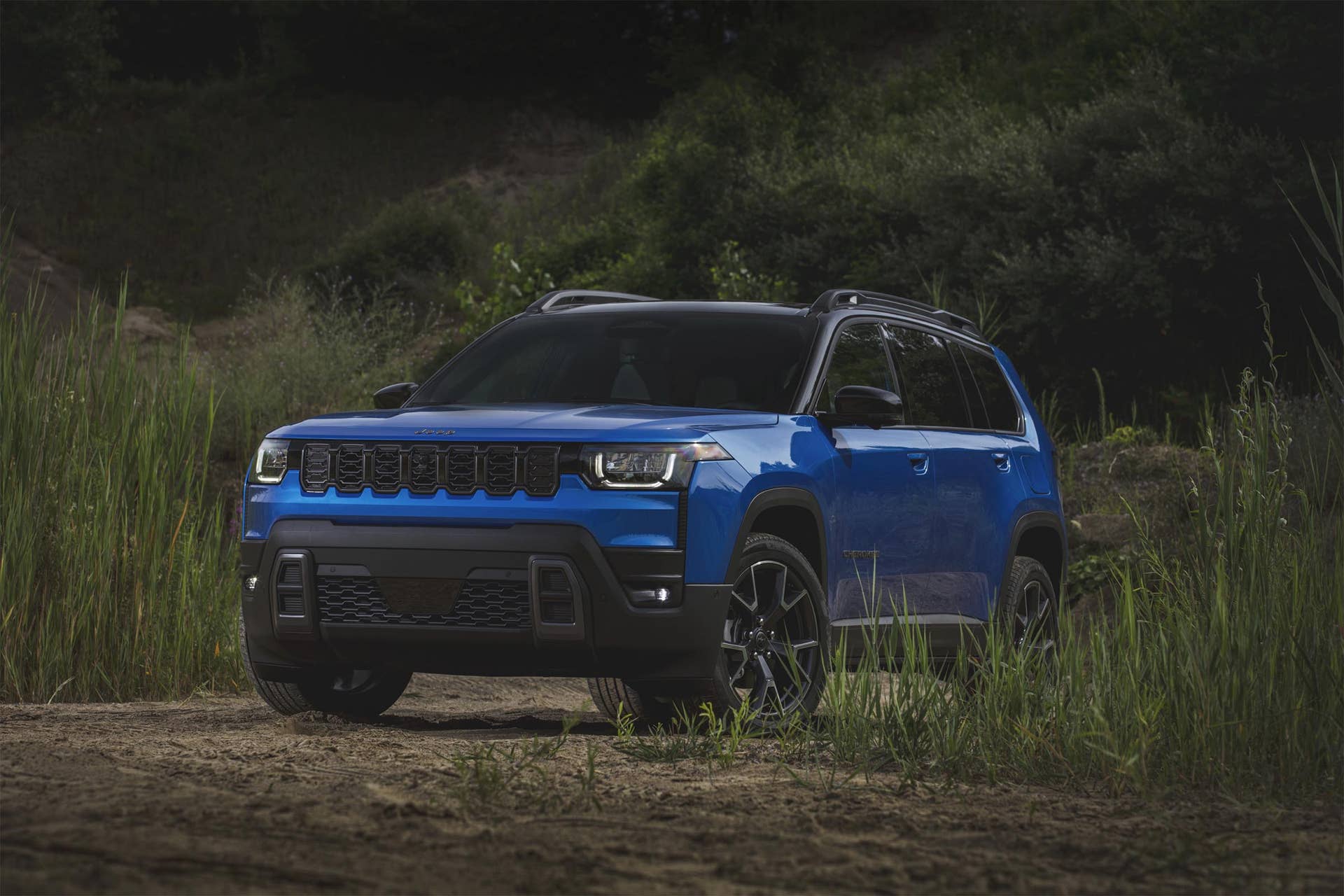 2026 Jeep Cherokee Takes On Honda CR-V and Toyota RAV4 - Autoblog