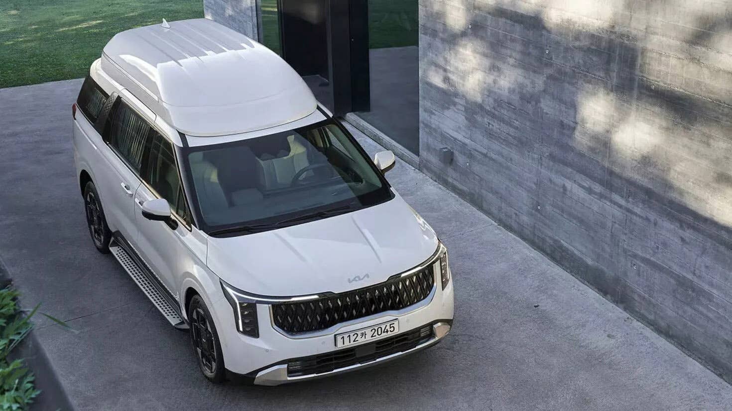 The 2026 Kia Carnival Hi Limousine Is Basically a Private Jet on Wheels ...