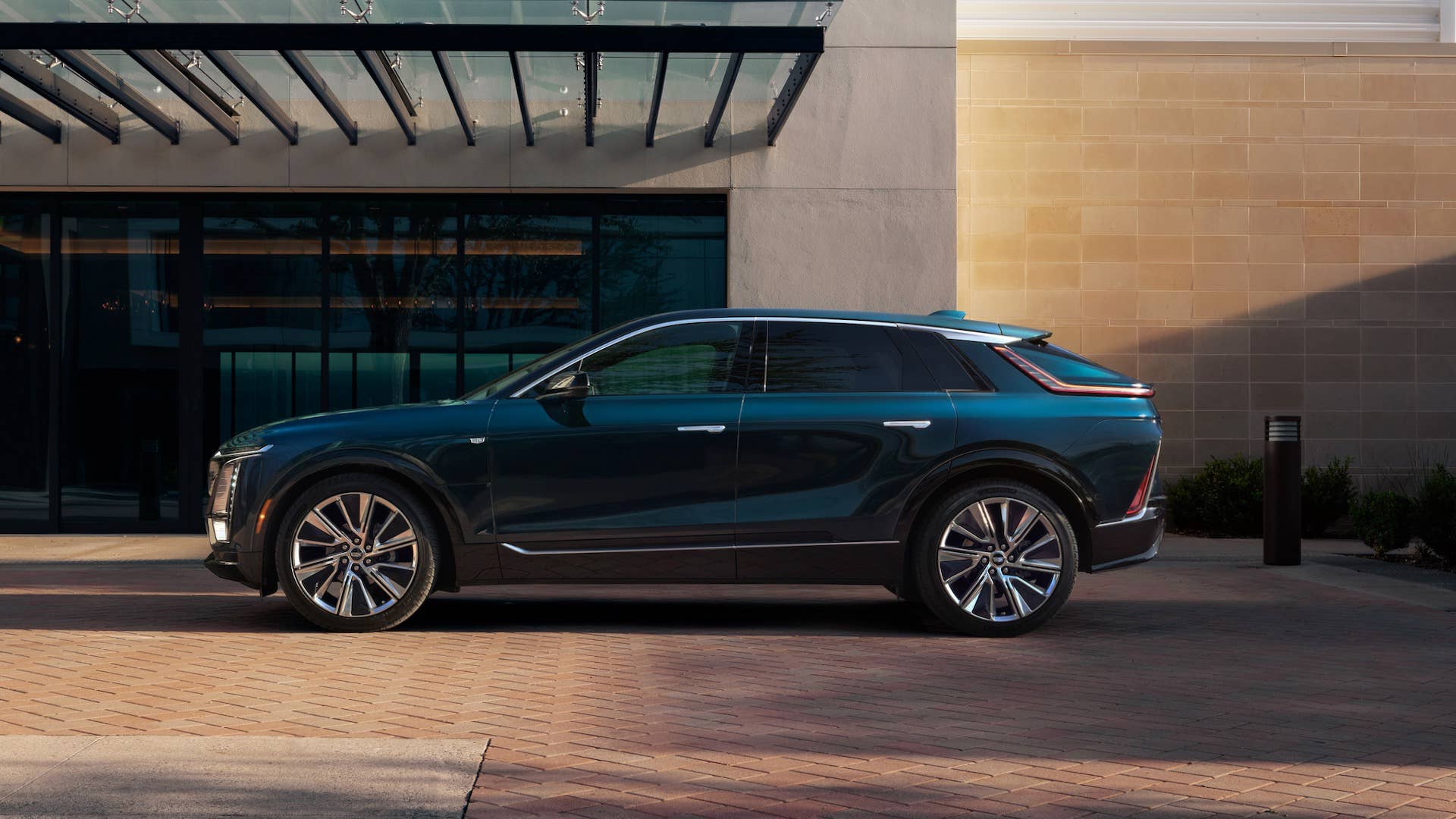 2026 Cadillac Lyriq's December Lease Deals Put the Luxury EV Within ...