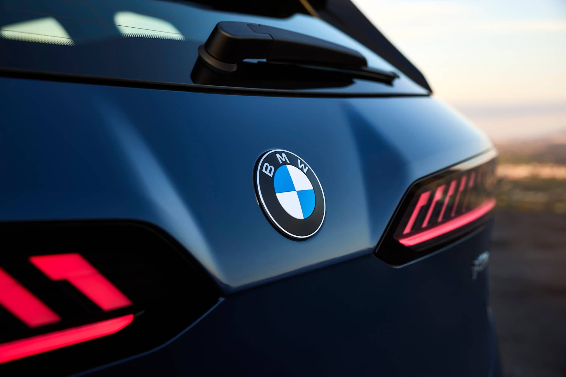 BMW Has Quietly Updated Its Logo—What's New? - Autoblog