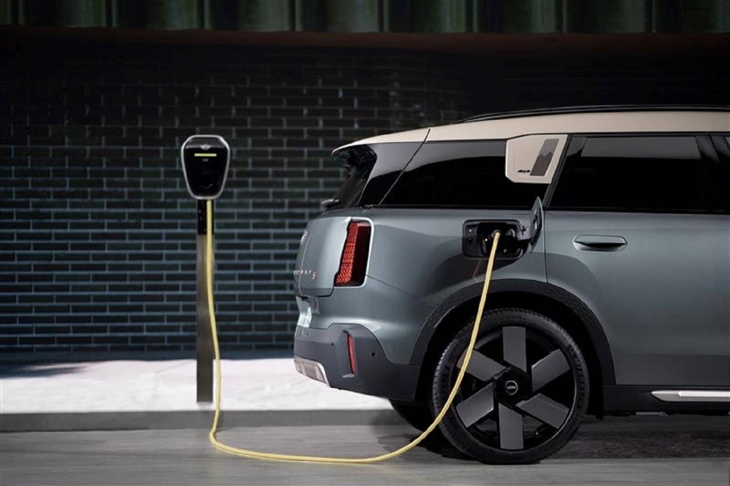 MINI Copies BMW, Introduces Its Own "ChargeForward" EV Charging ...