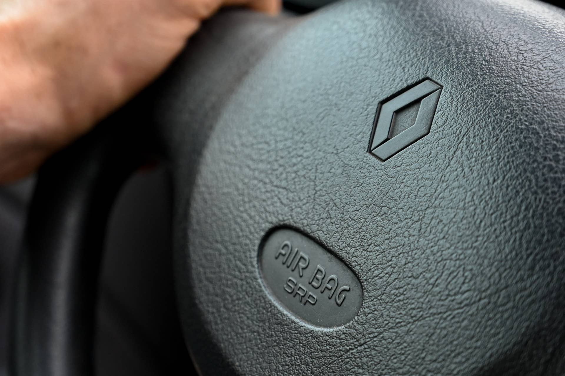 Feds Issue Warning Regarding Defective Aftermarket Airbags - Autoblog