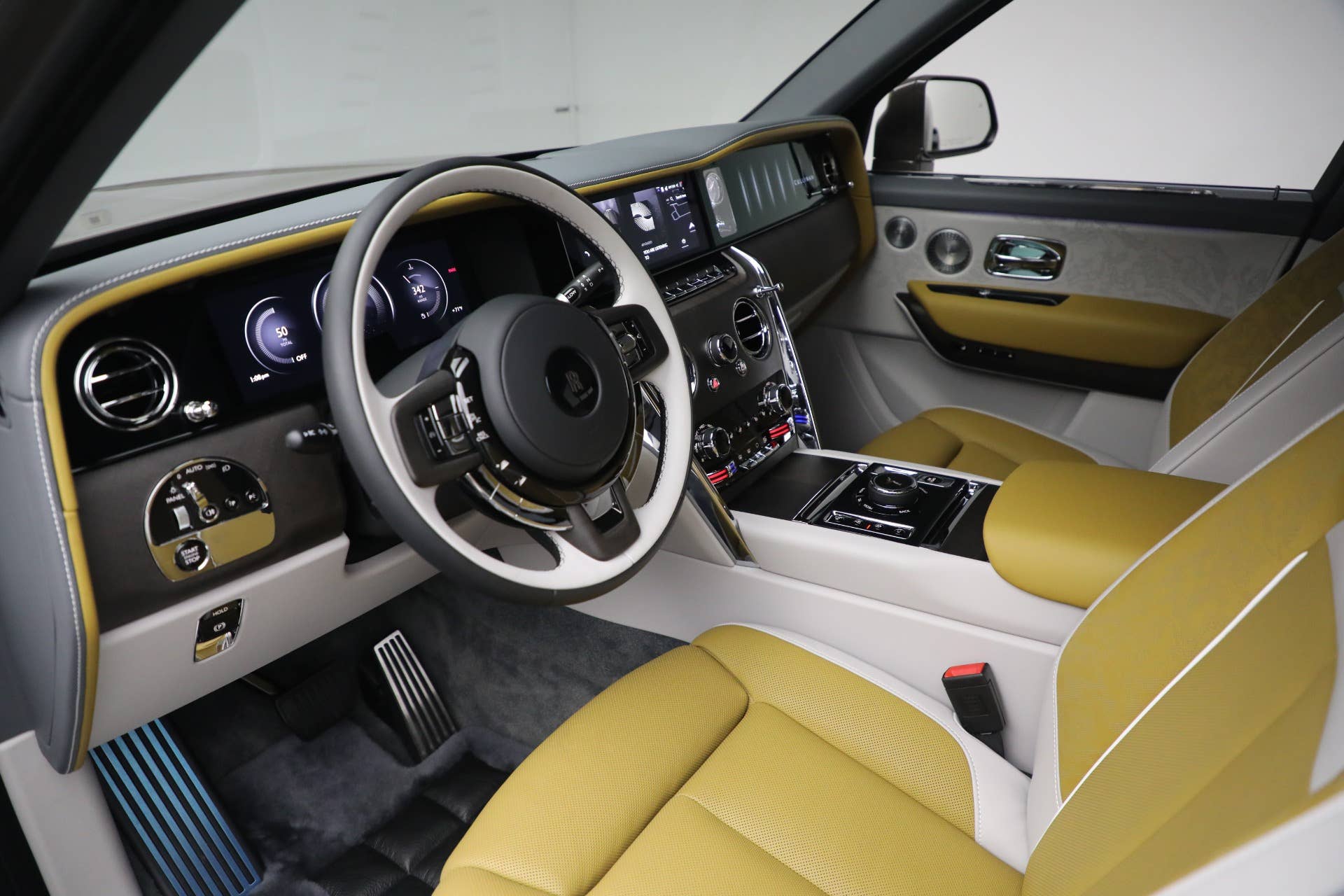 This Rolls-Royce Dealer Dropped an Elusive 2025 Cullinan Lease Deal for ...