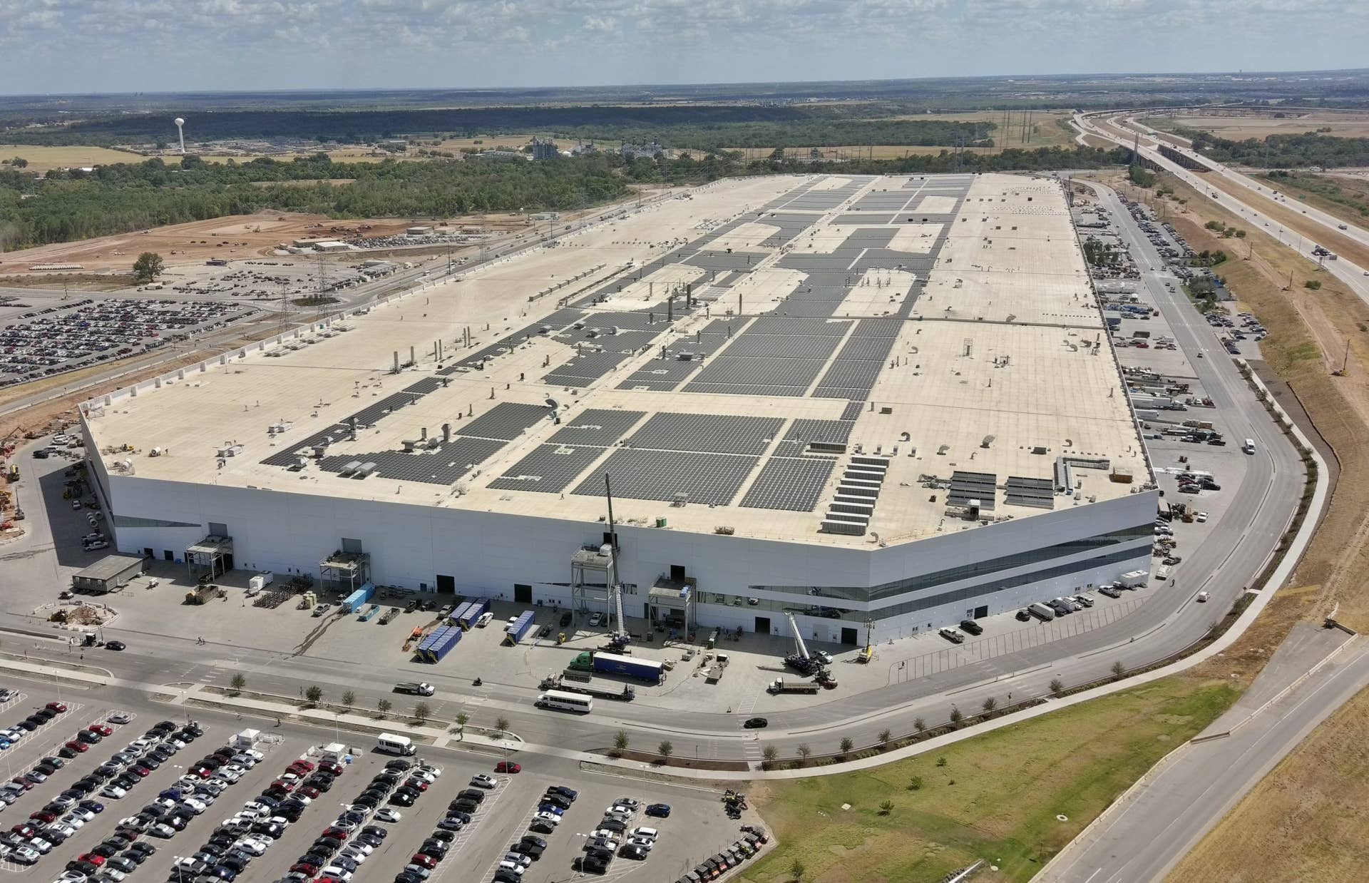 Tesla Gains From New Texas Incentive After Federal EV Credit Ends ...