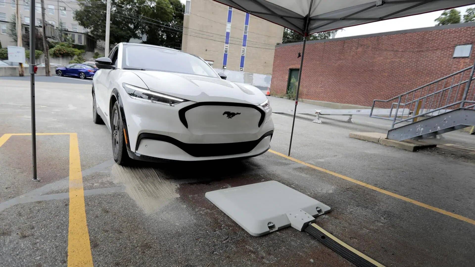 Wireless EV Charging Inches Closer as Breakthroughs Emerge - Autoblog