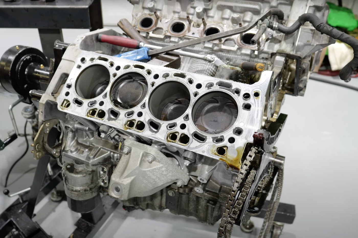 Teardown Reveals Why BMW’s Twin-Turbo V8 Was So Unreliable - Autoblog