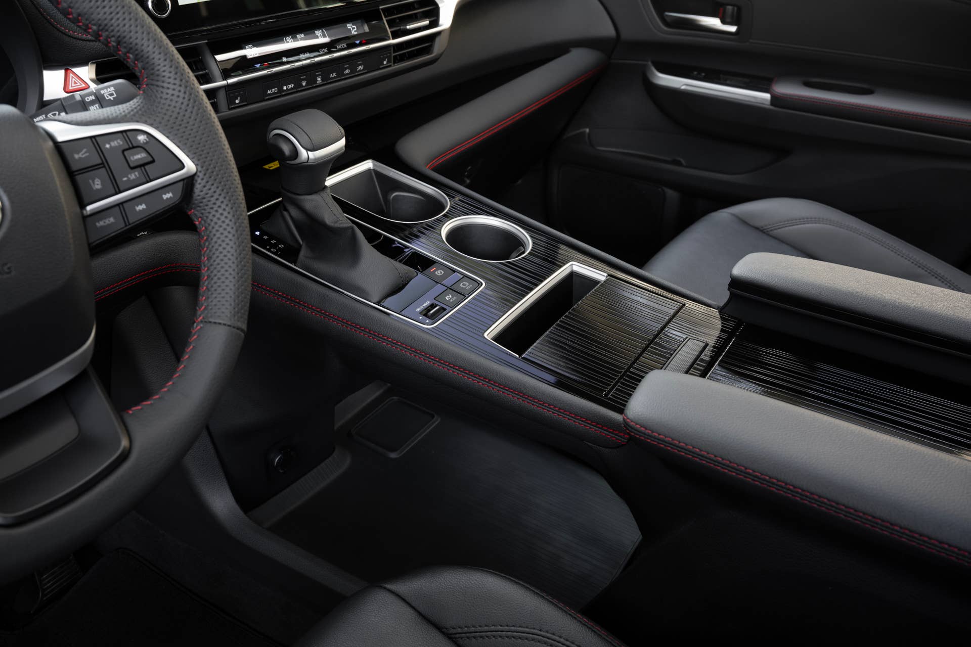2026 Toyota Sienna Gets Better Features—But is the 2025 Model a Smarter ...
