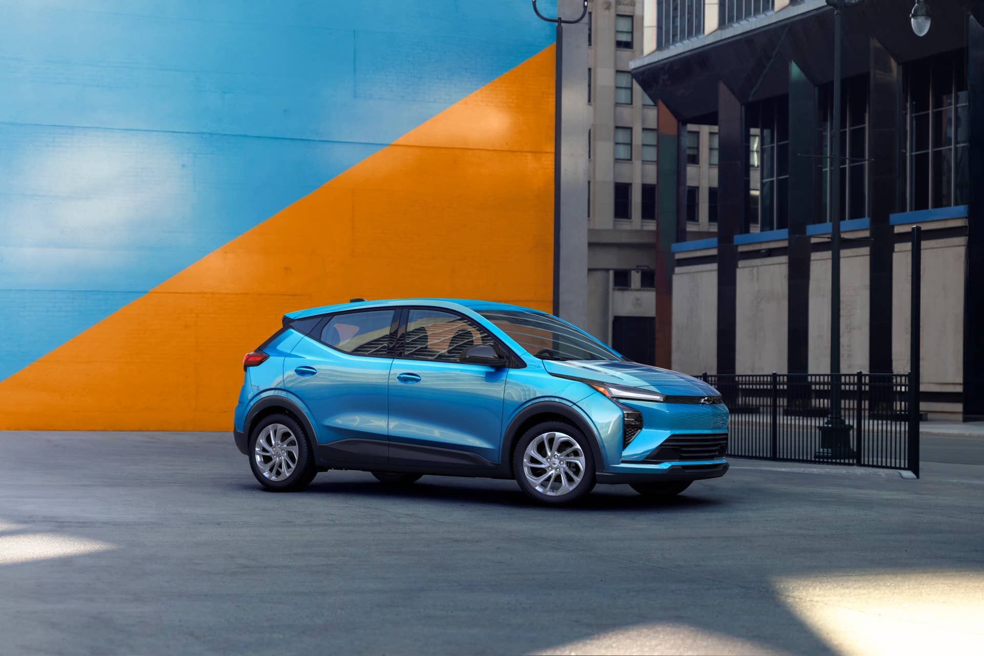 Chevrolet Equinox vs the Chevrolet Bolt - Which is the Better EV ...