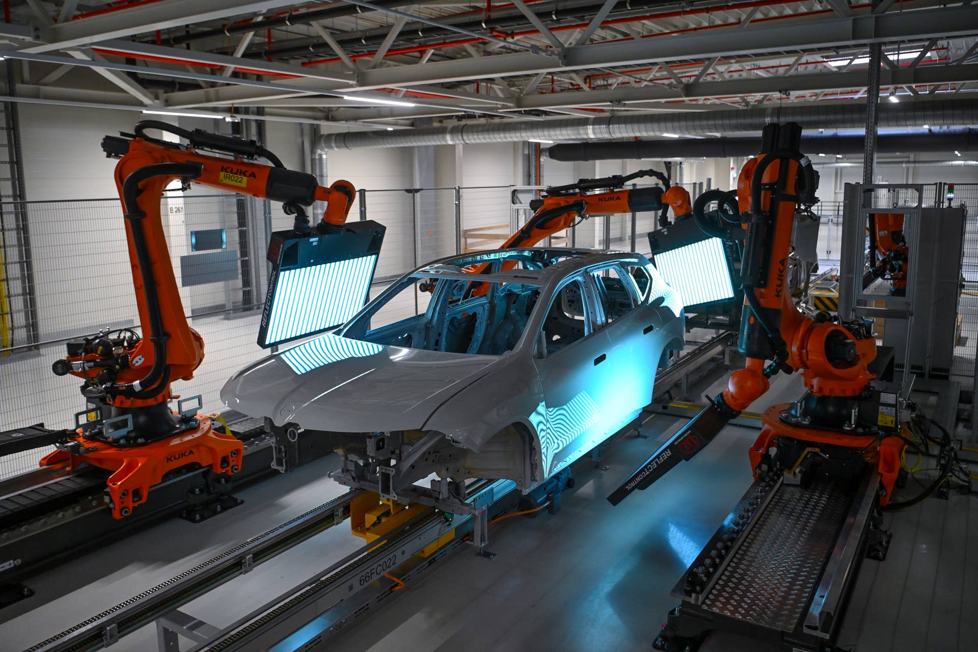 BMW Just Built the World’s First AI Car Factory - Autoblog