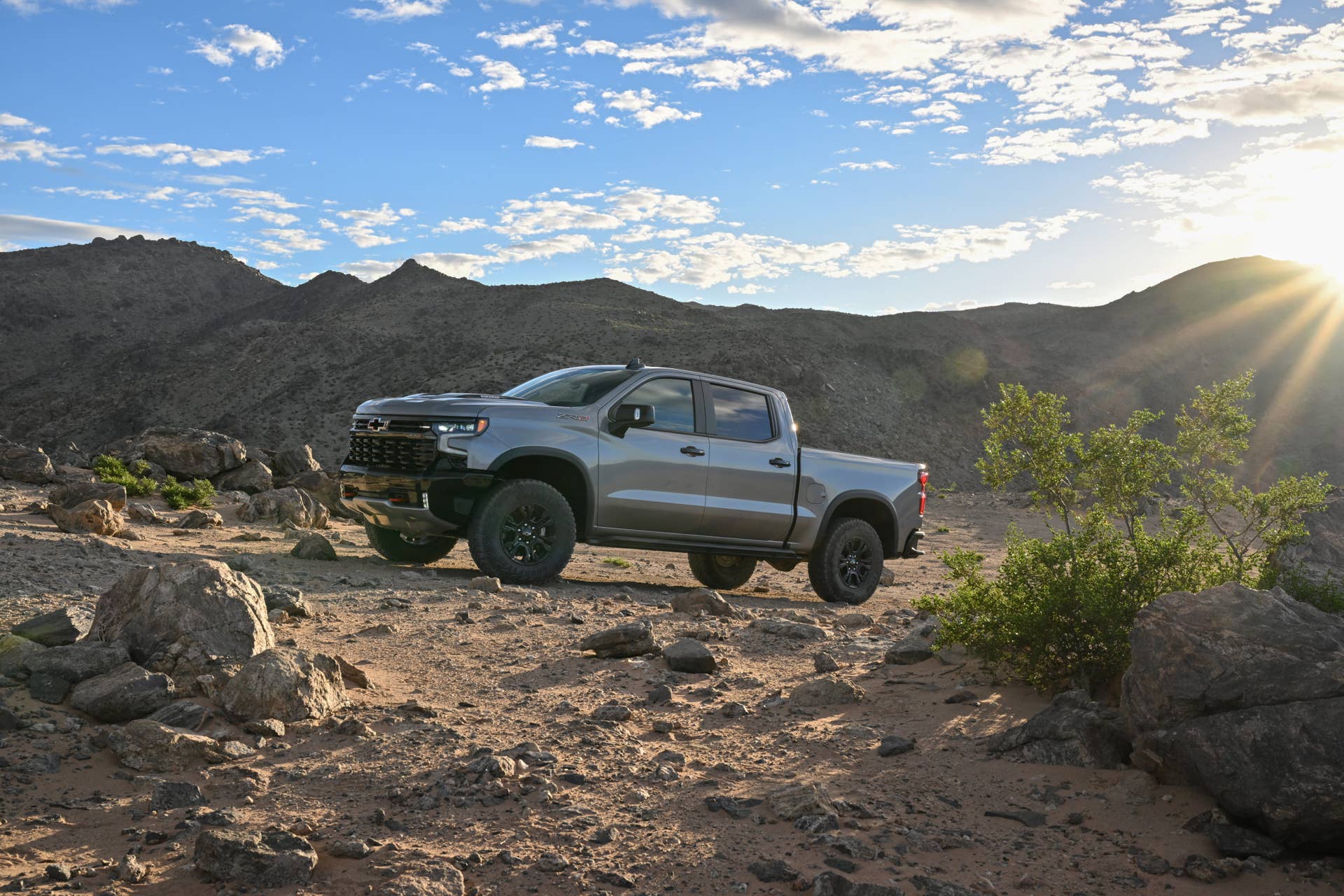 2026 Chevrolet Silverado 1500 vs Toyota Tundra: Which Is The Better Buy ...