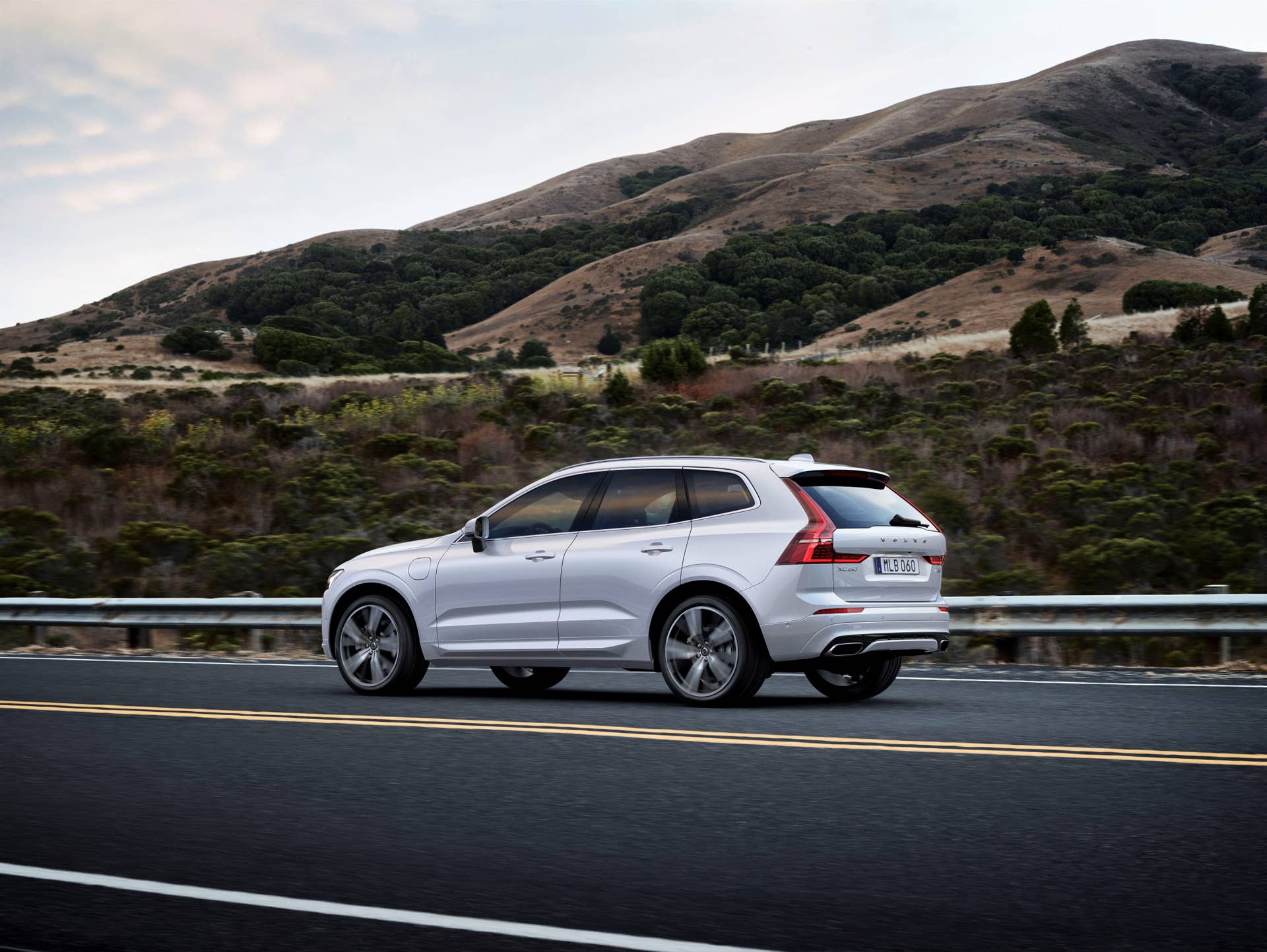 2026 Volvo XC60 January Lease Deals Make the BMW X5 Look Overpriced ...