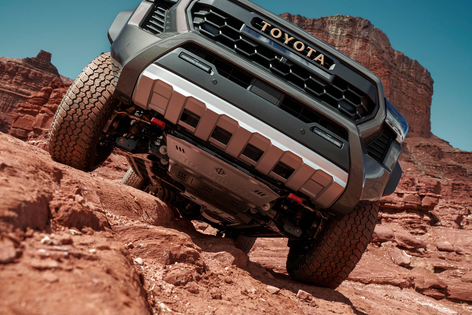 2026 GMC Canyon vs 2026 Toyota Tacoma: 5 Major Differences - Autoblog