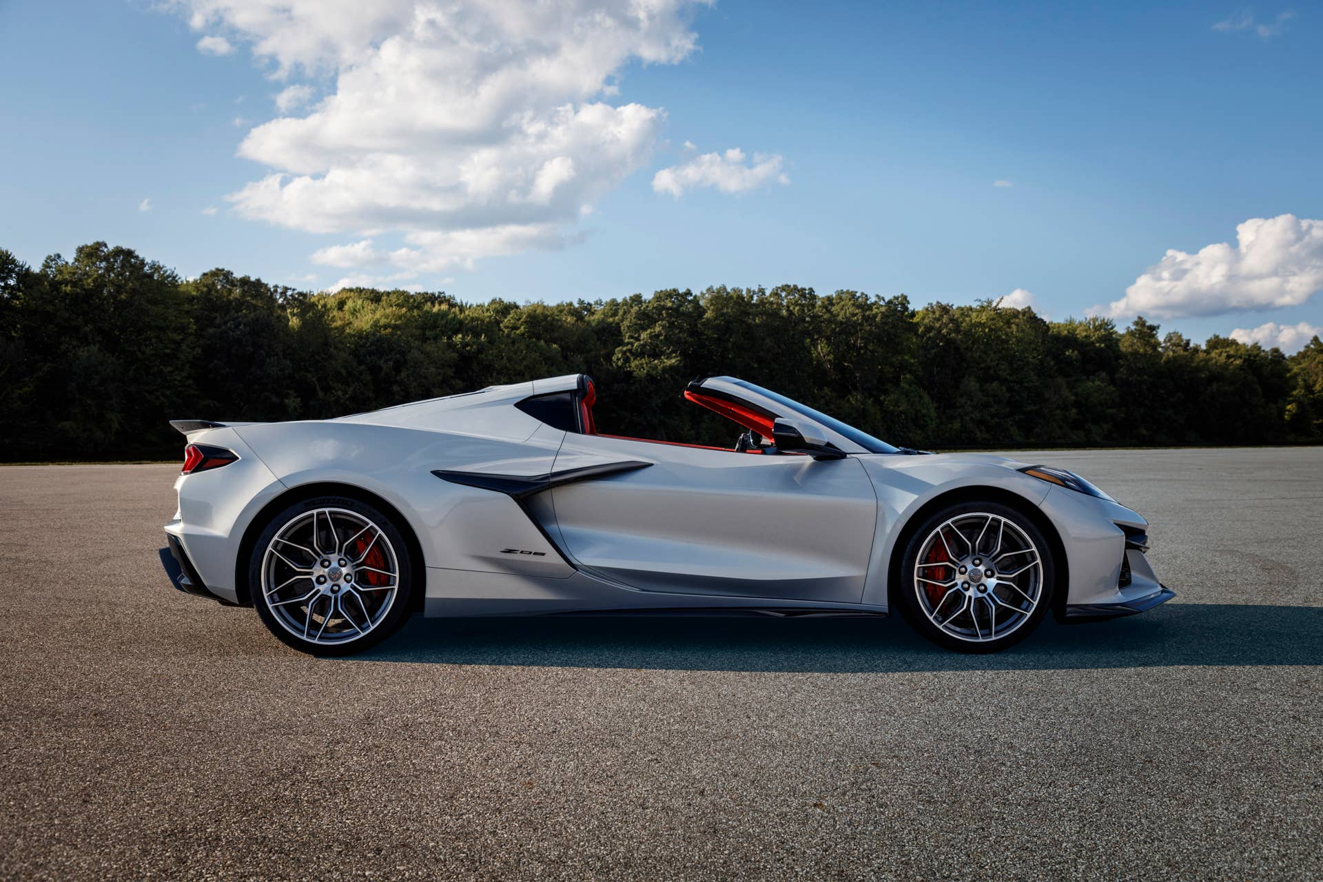 2026 Chevrolet Corvette Z06 vs Porsche 911: 5 Major Differences - Autoblog