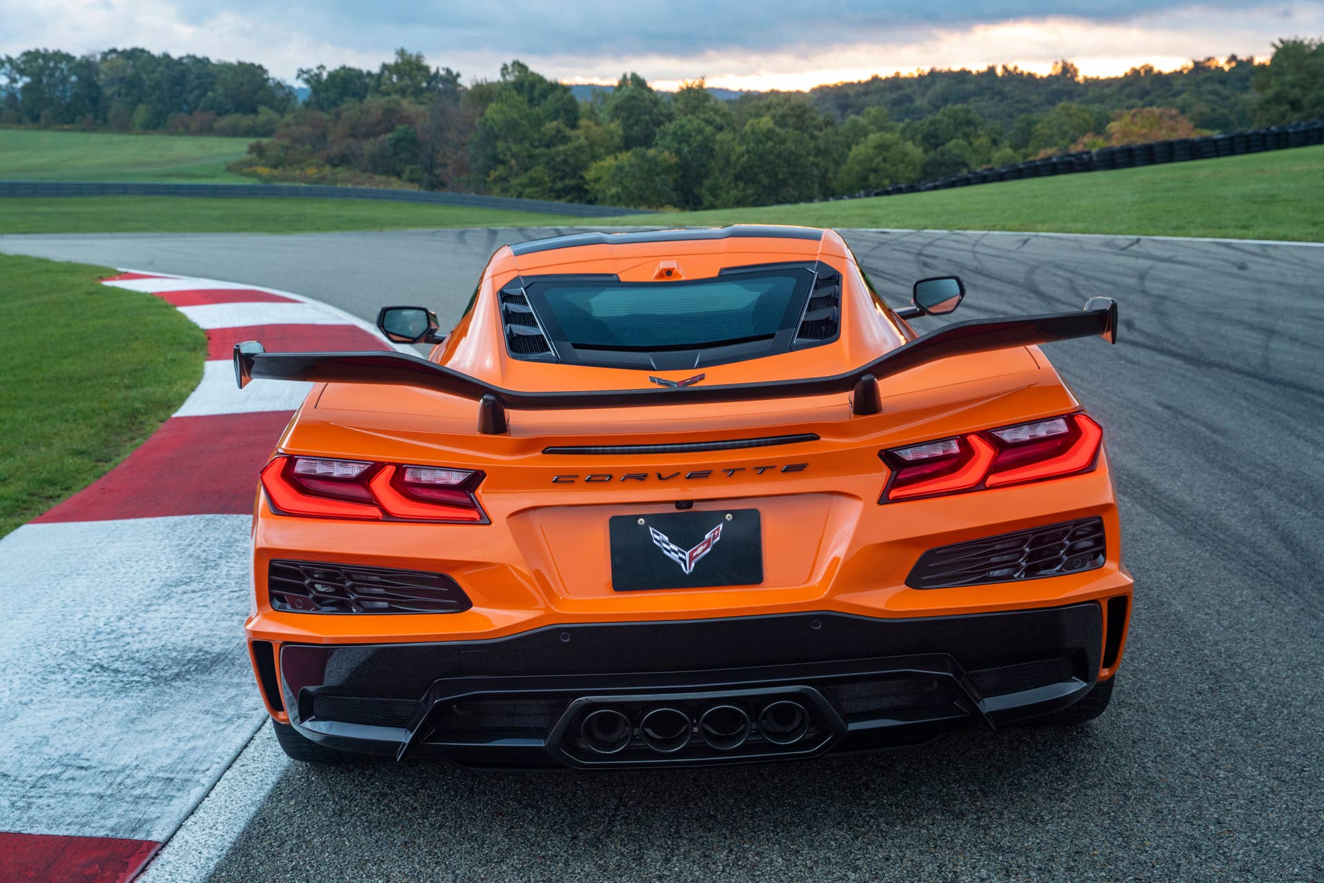 2026 Chevrolet Corvette Z06 vs Porsche 911: 5 Major Differences - Autoblog