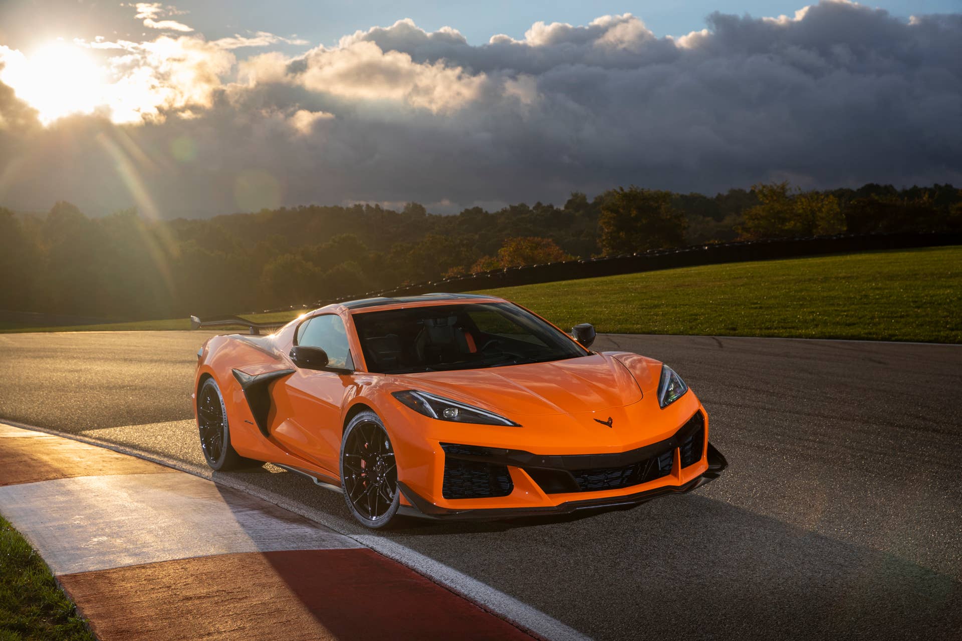 2026 Chevrolet Corvette Z06 vs Porsche 911: 5 Major Differences - Autoblog
