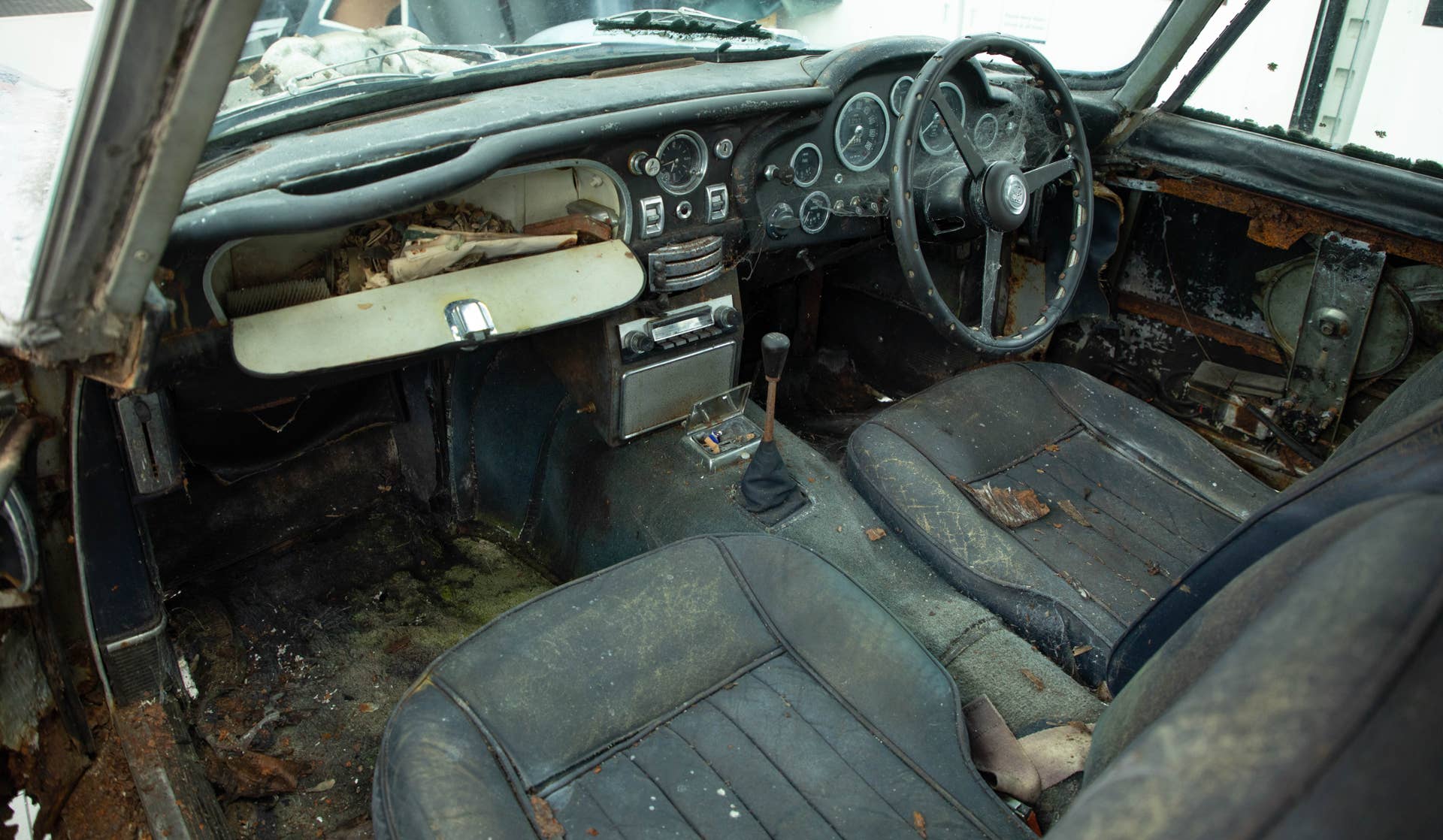 Forgotten Aston Martin DB5 Becomes $1.3 Million Showstopper After ...