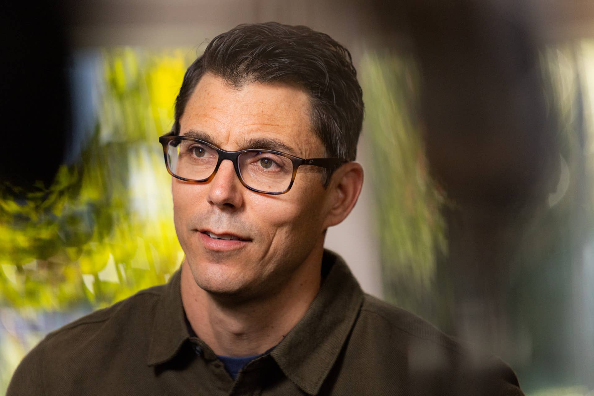 Rivian CEO Shades Rival Automakers to Explain Why Its EVs Lack CarPlay ...