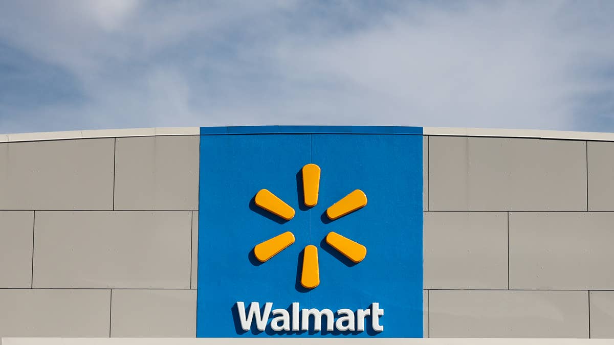 Walmart Has a $21 Work Light on Sale for 33% Off - Autoblog