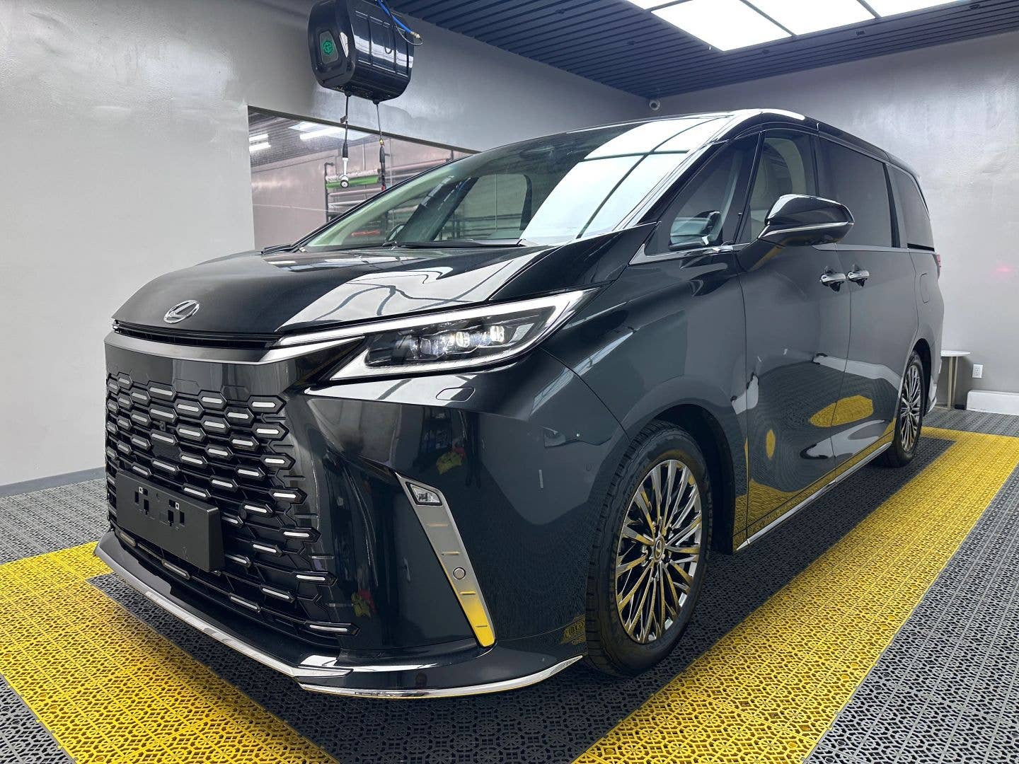 Two Lexus LM Luxury Minivans Worth Over $500k For Sale In California ...