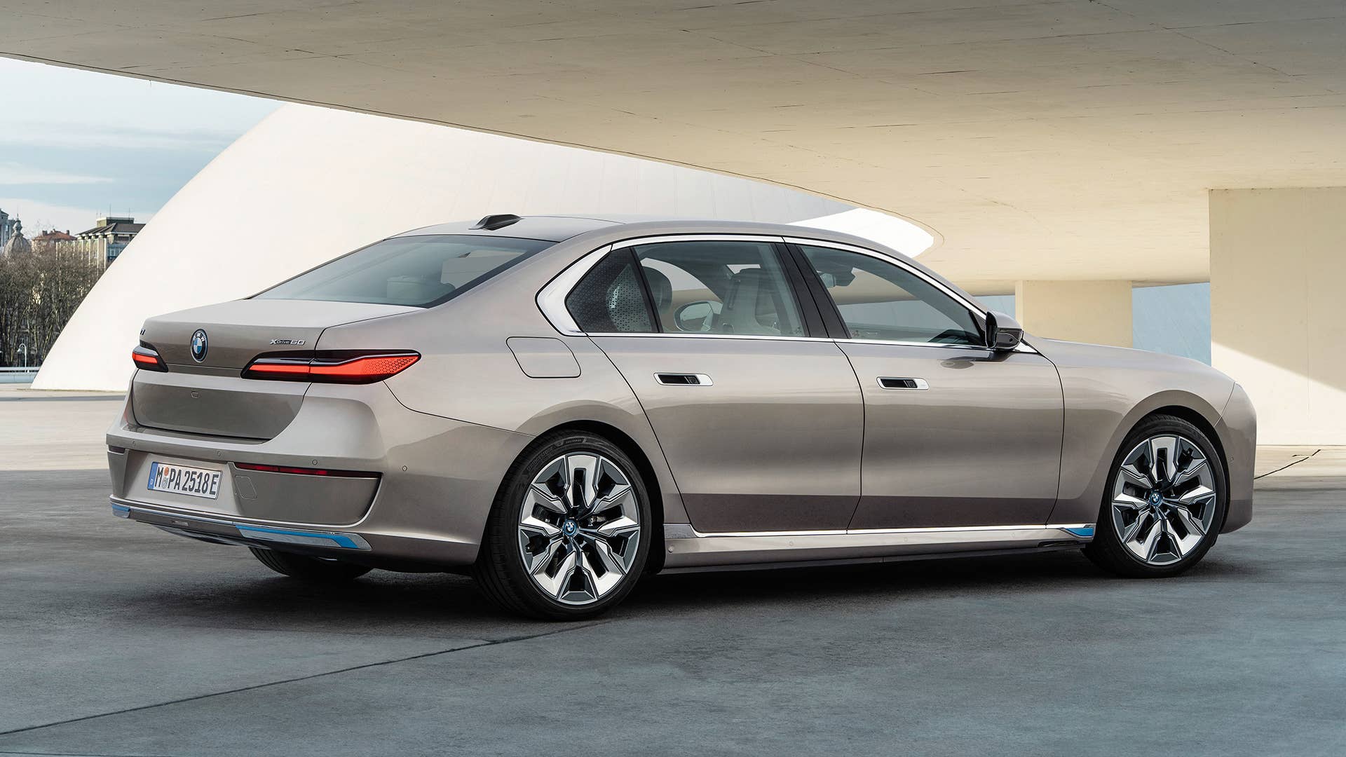 BMW 7 Series Drops ‘Eyes-Off’ Driving as Mercedes Builds S-Class ...