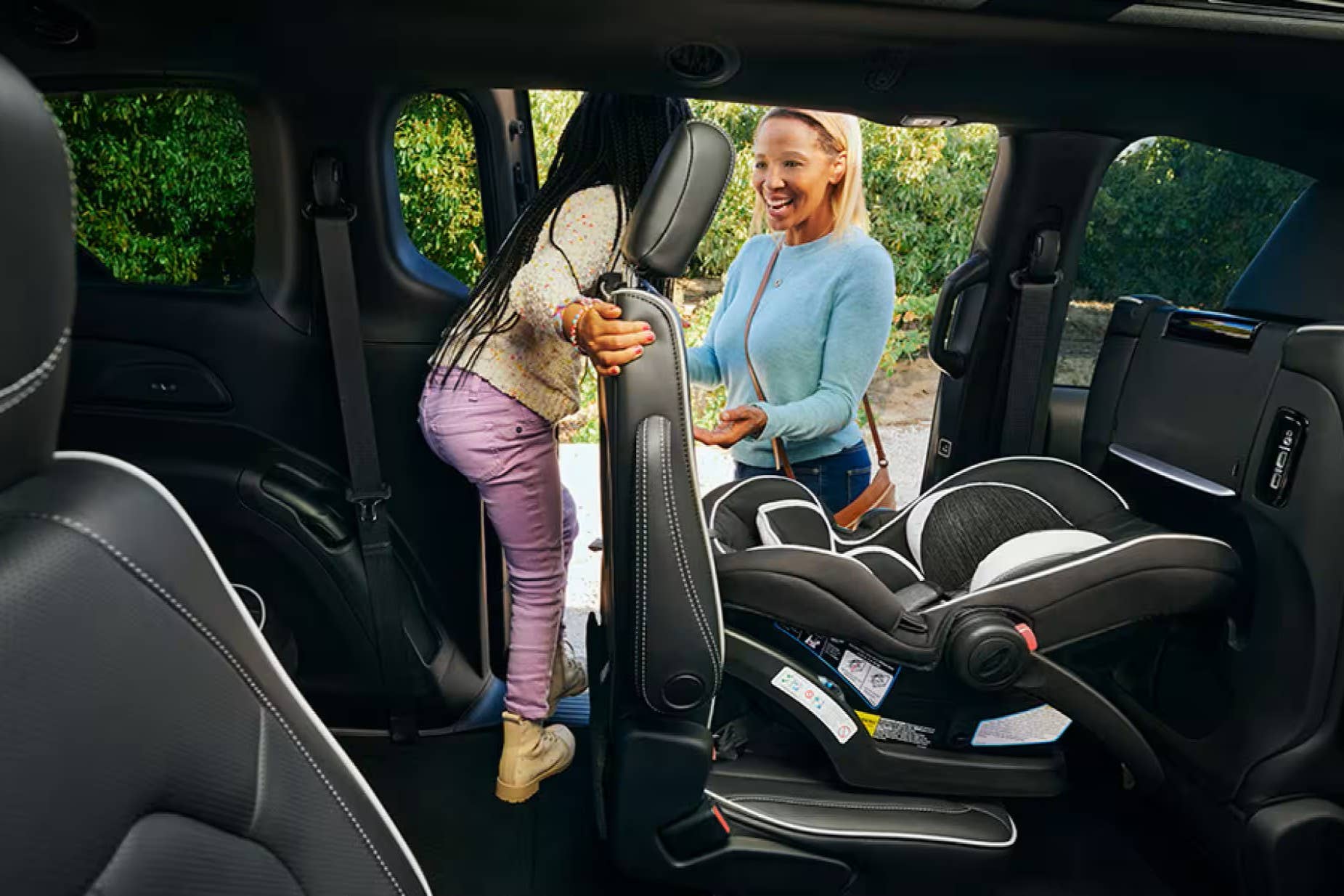 2026 Chrysler Pacifica Interior: Space, Features & Trims - Autoblog