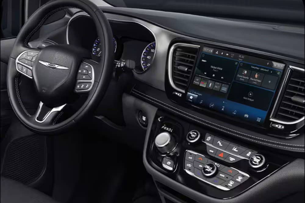 2026 Chrysler Pacifica Interior: Space, Features & Trims - Autoblog
