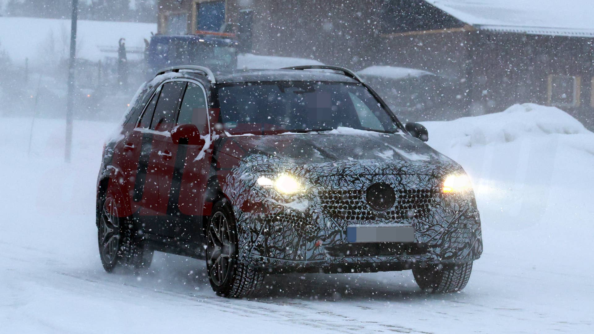 2027 Mercedes-AMG GLE 53 Spotted Testing With New Star-Shaped Lights ...