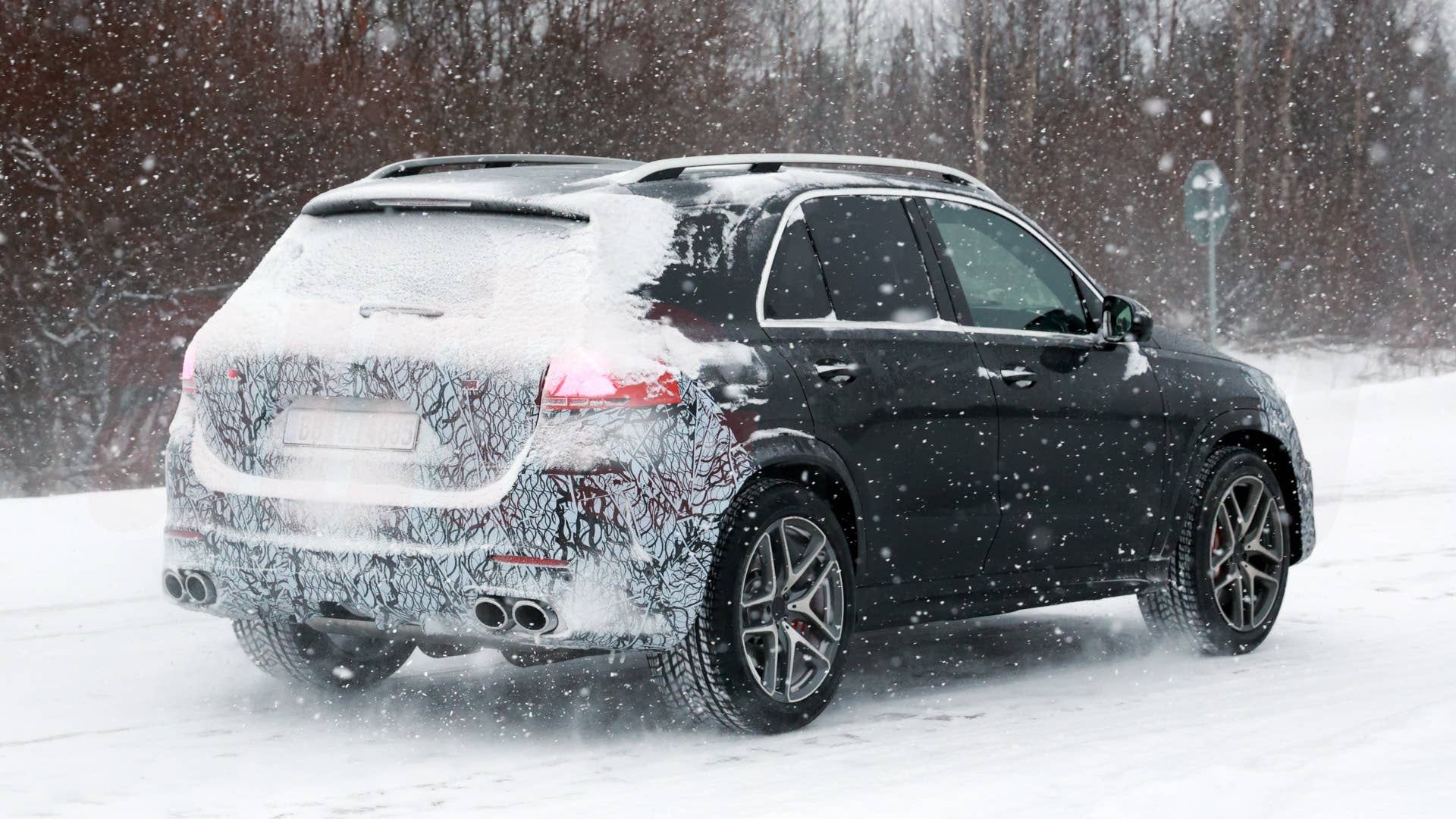 2027 Mercedes-AMG GLE 53 Spotted Testing With New Star-Shaped Lights ...