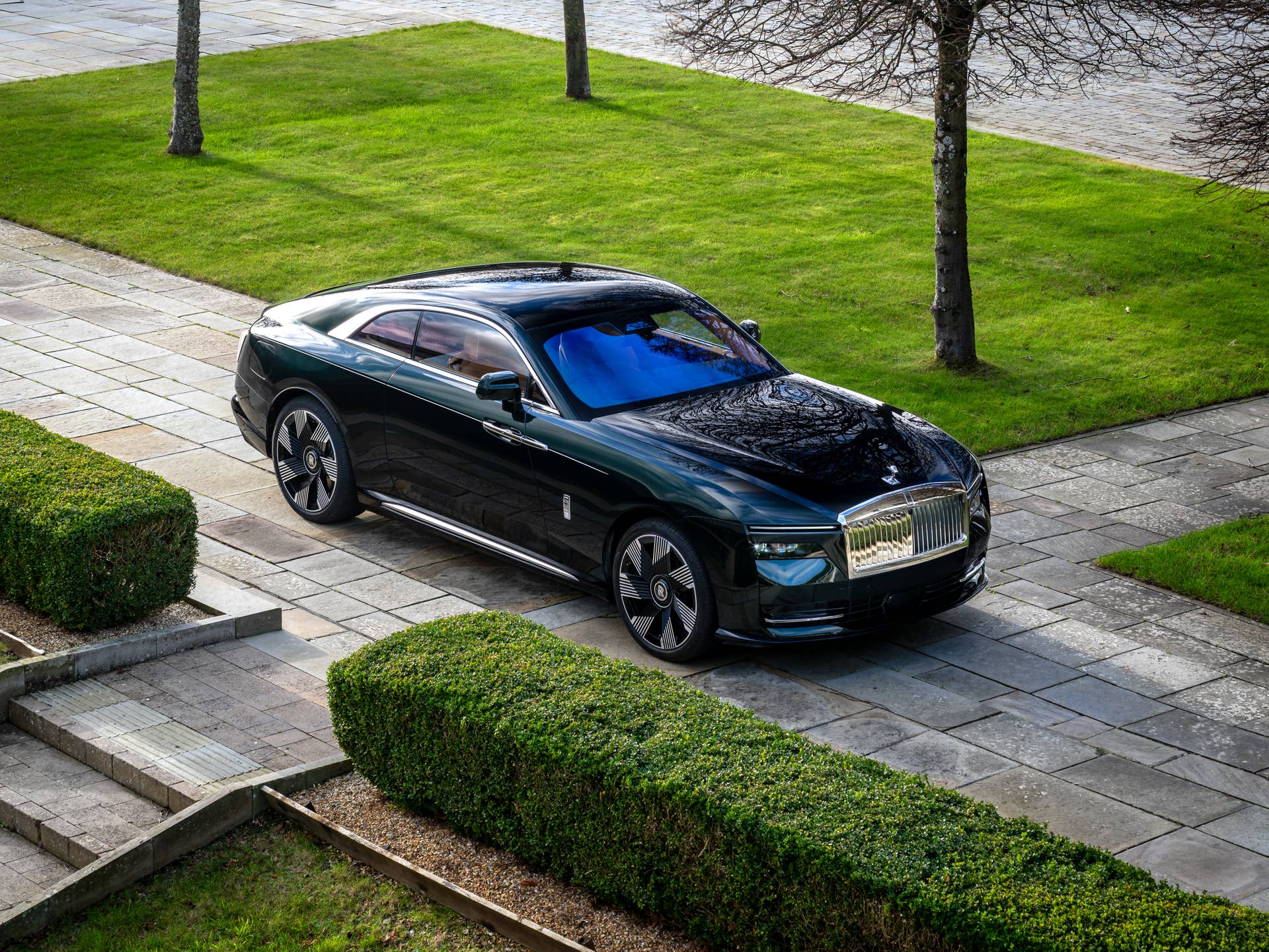 Rolls-Royce CEO Says Its Uber-Rich Clients Aren’t Flocking to Its EVs ...