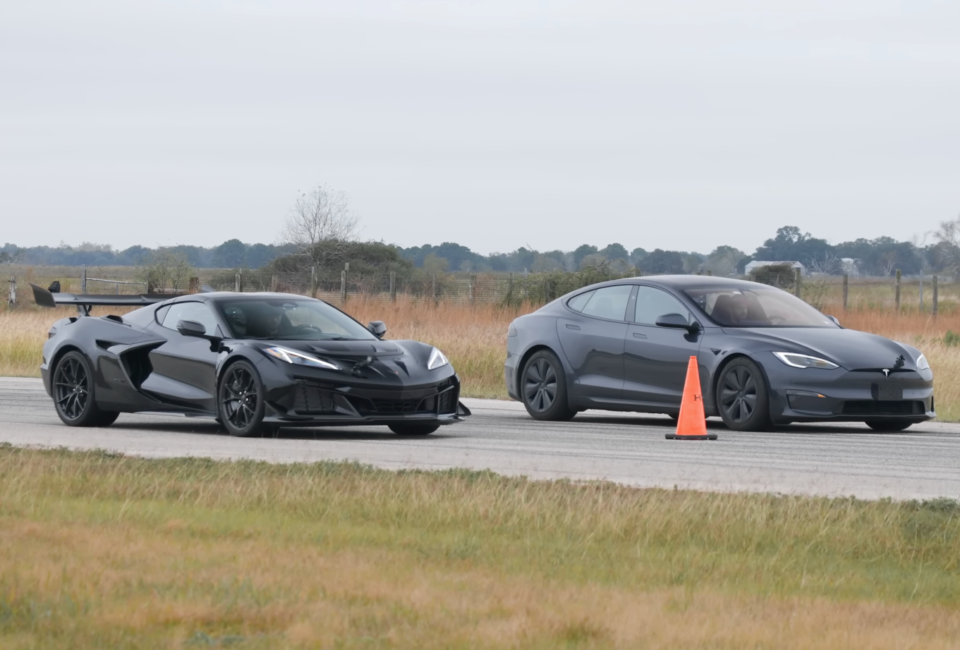 Tesla Model S Plaid vs Corvette ZR1: Rolling Drag Race Has a Clear ...
