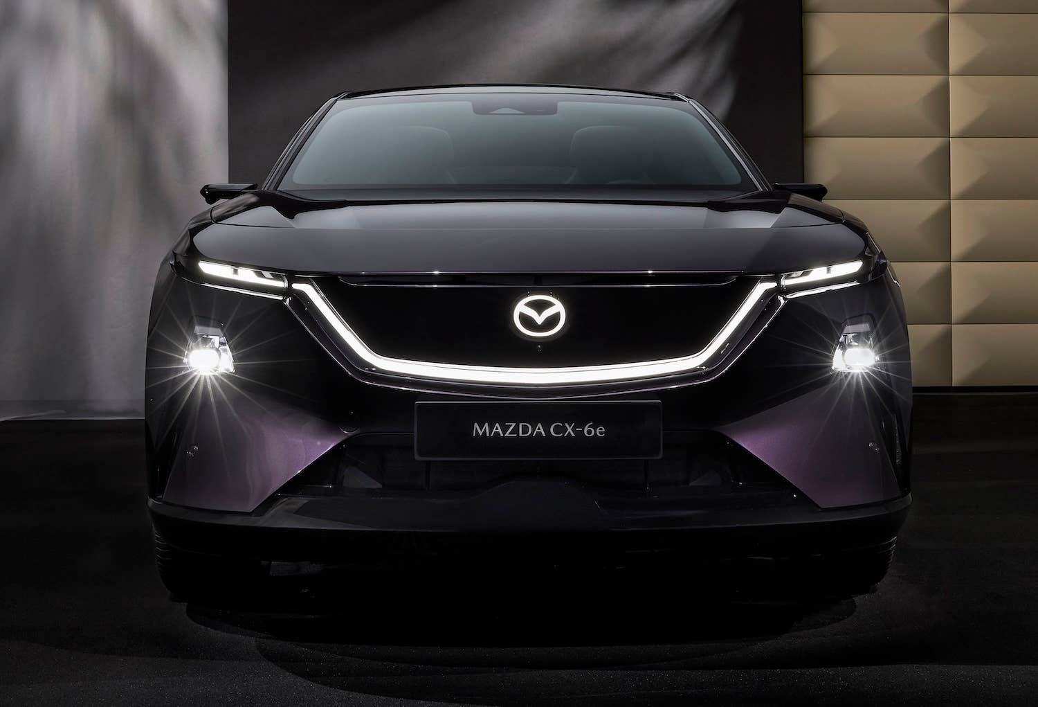Mazda's New Electric SUV Has a 26-Inch Screen But There's a Catch With ...