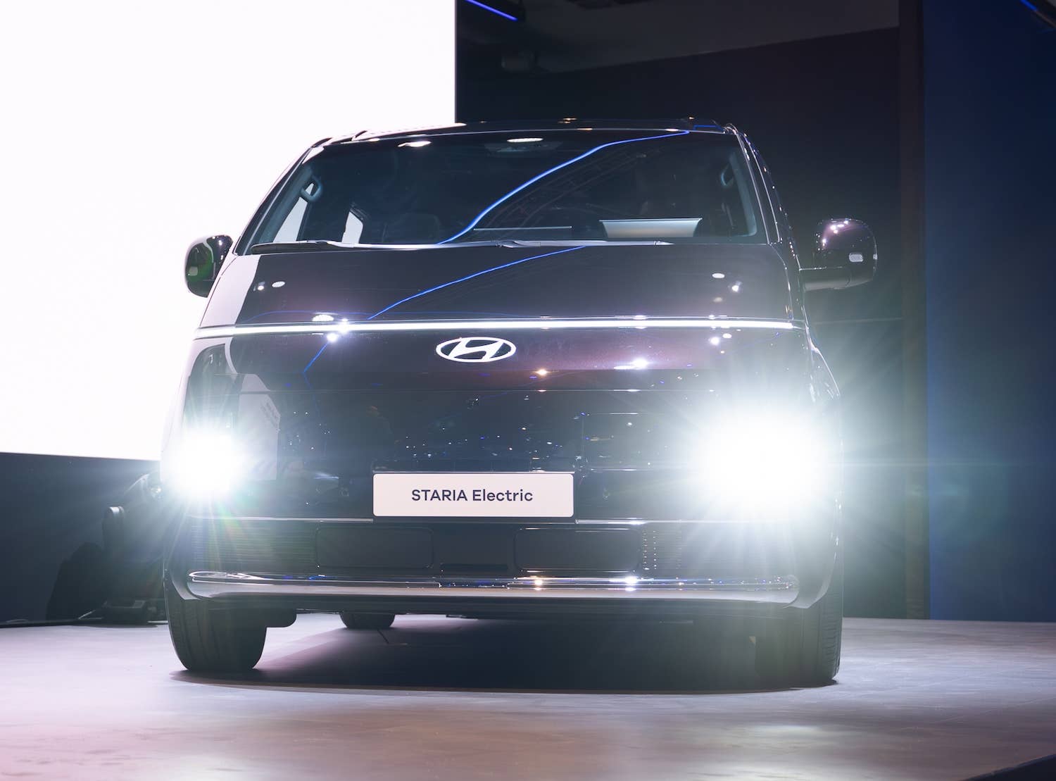 Hyundai's Futuristic 9-Seater Staria Minivan Goes Full Electric - Autoblog